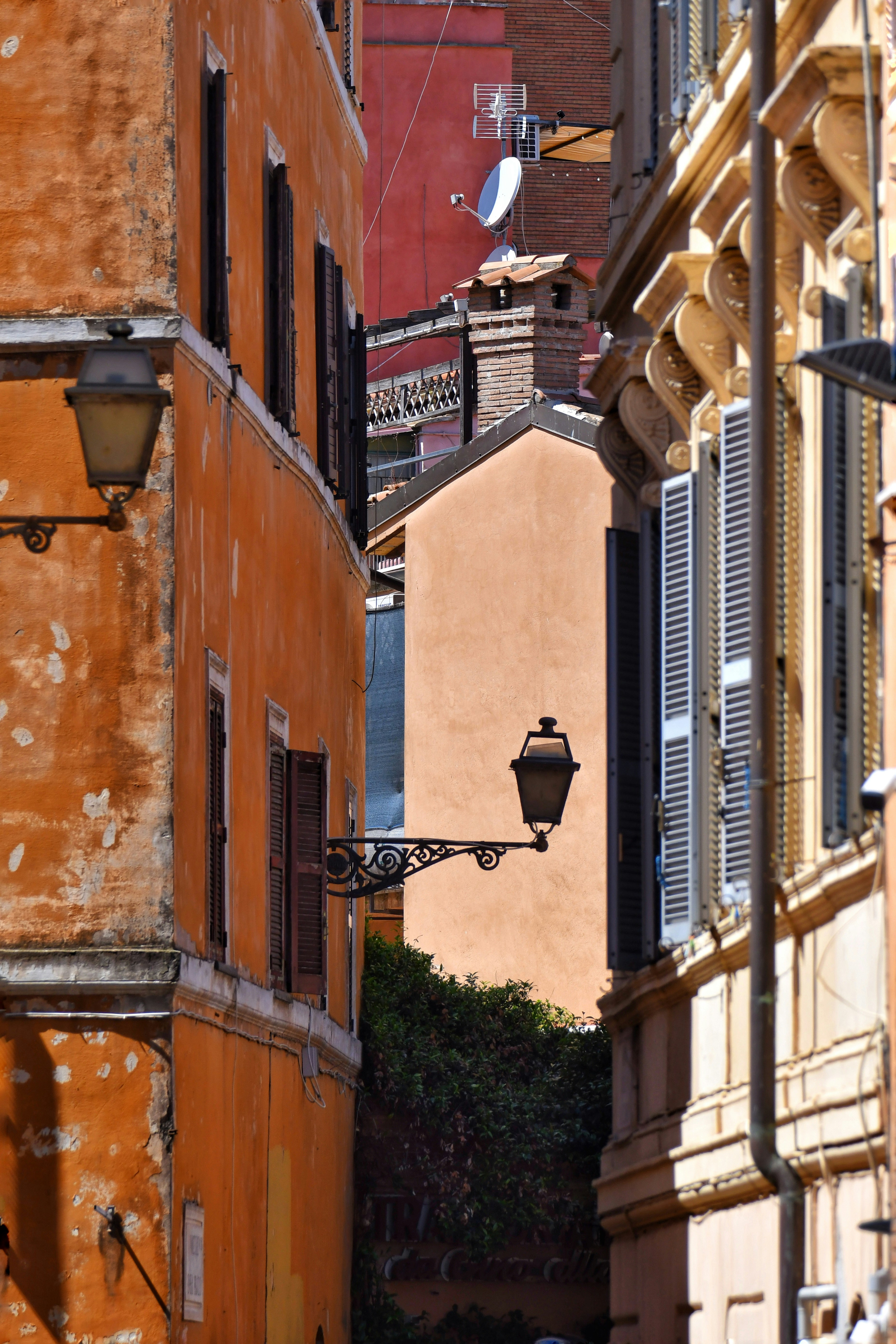 Sunlit Calle: A Corridor of Warm Facades and Quiet Lanterns