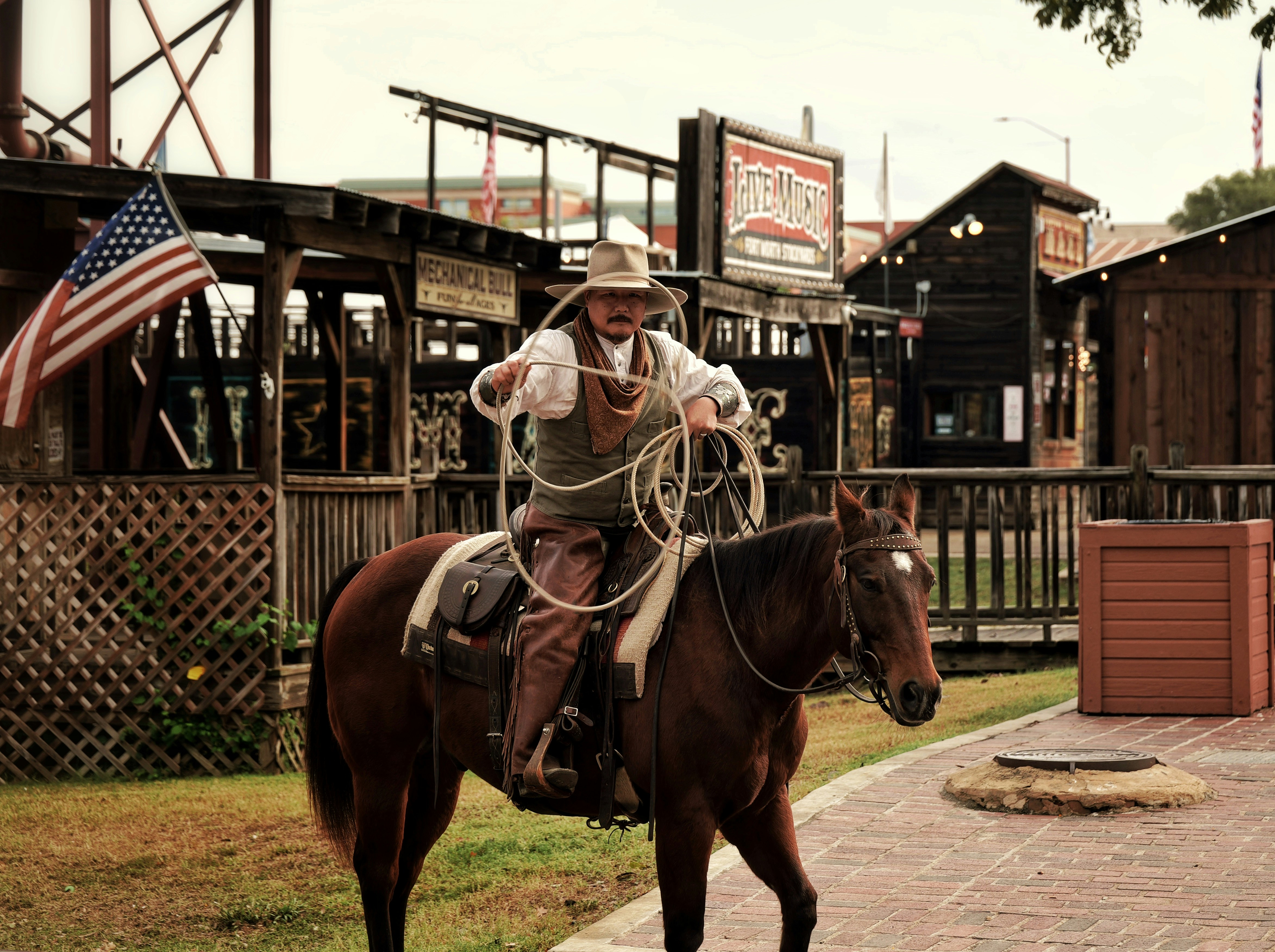 Lasso in Midair: The Wrangler's Standoff at Dusty Fronts