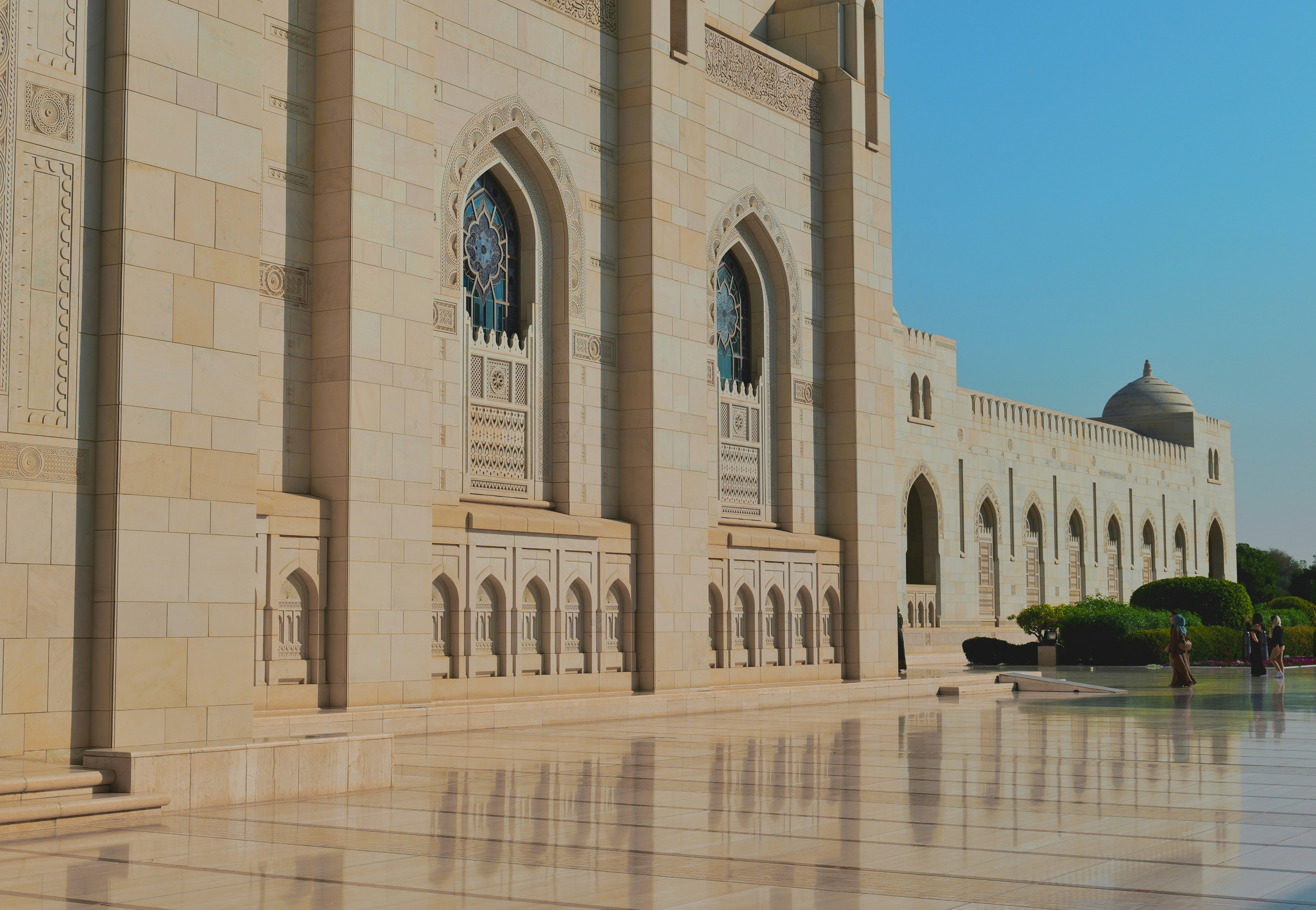 Echoes of Marble: Sunlit Facade and Reflective Plinth