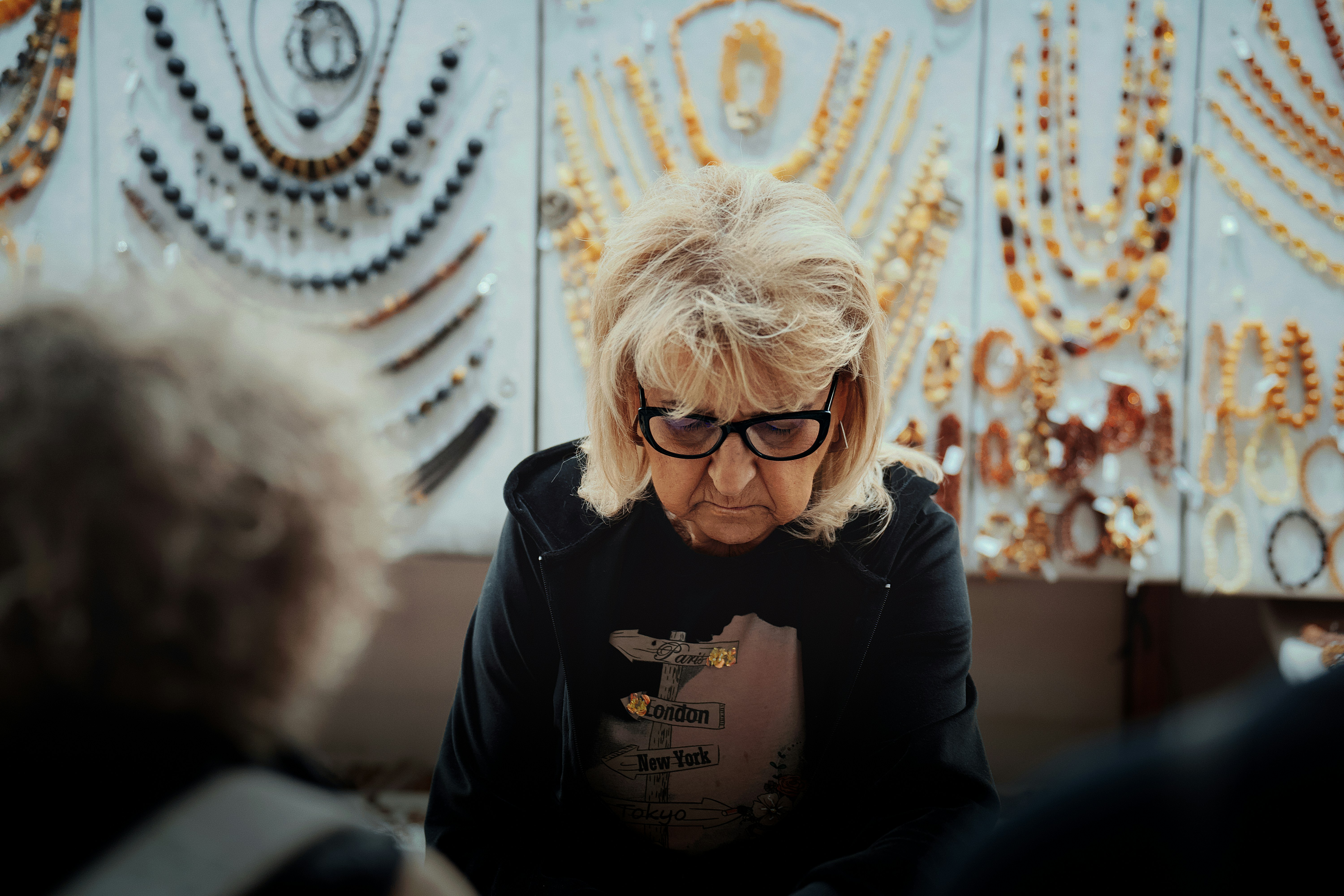 Beads and Focus: A Portrait in the Jewelry Market