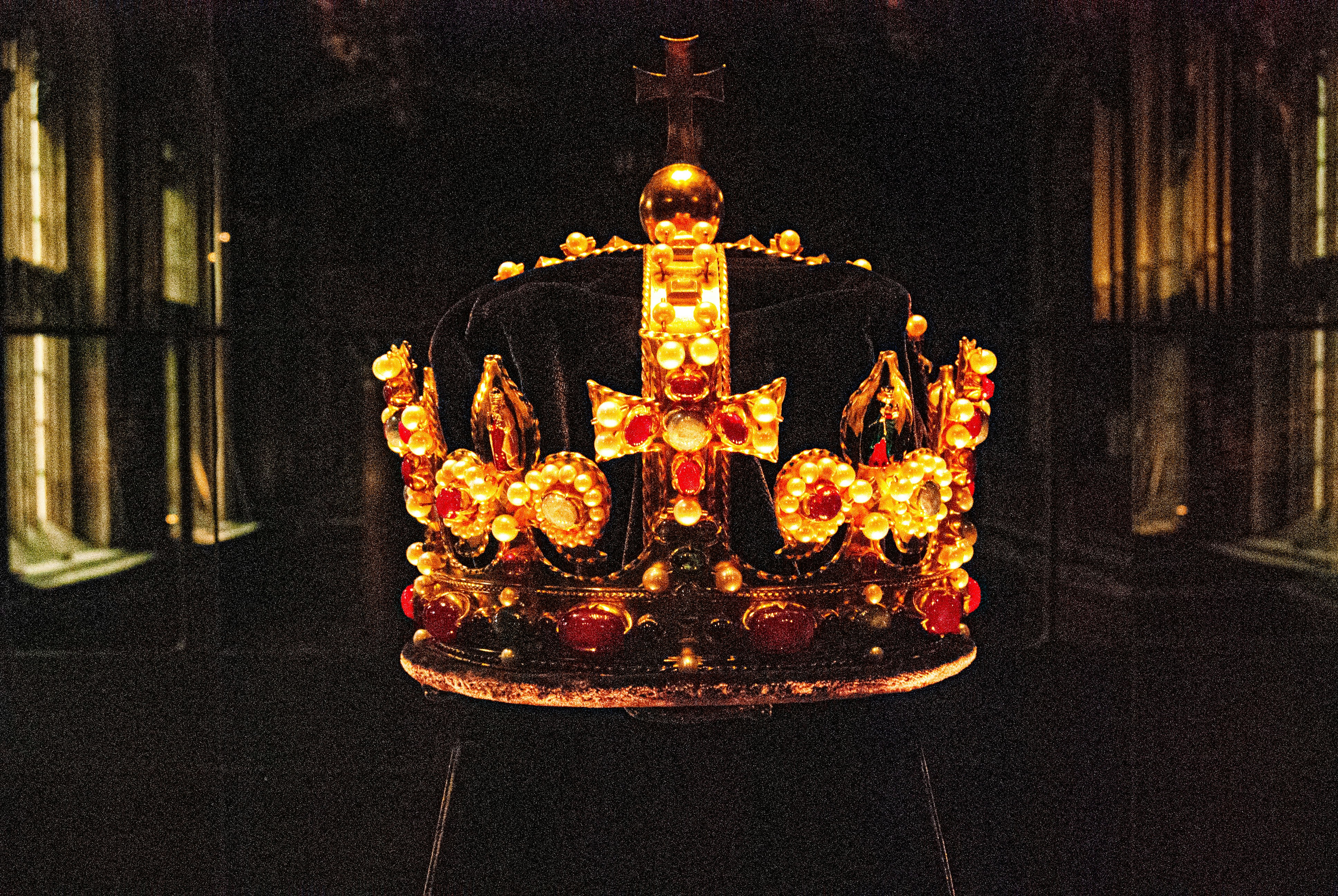 Regal Crown on Display: Amber Gleam in a Velvet Night