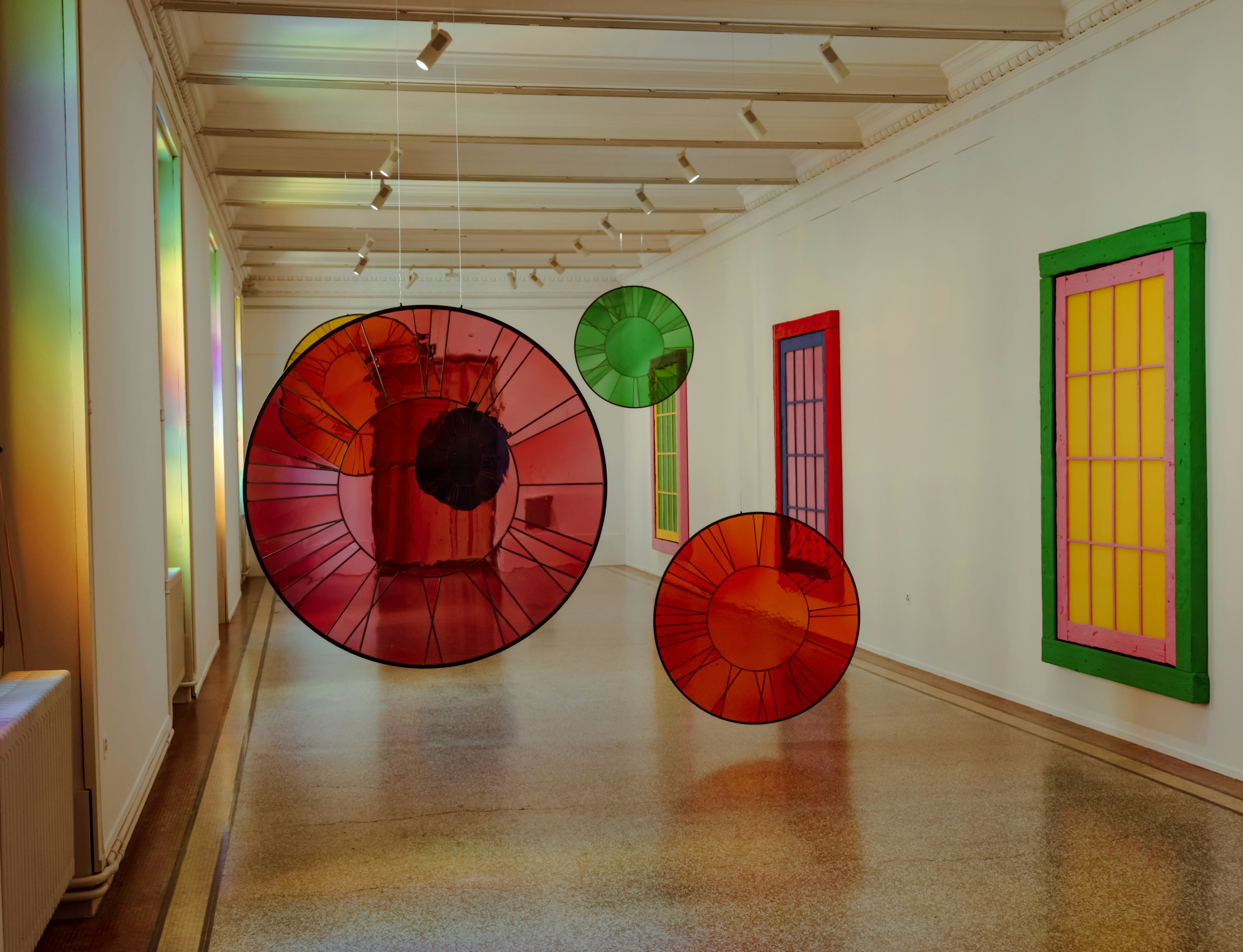 Colored Orbs in a Minimal Gallery