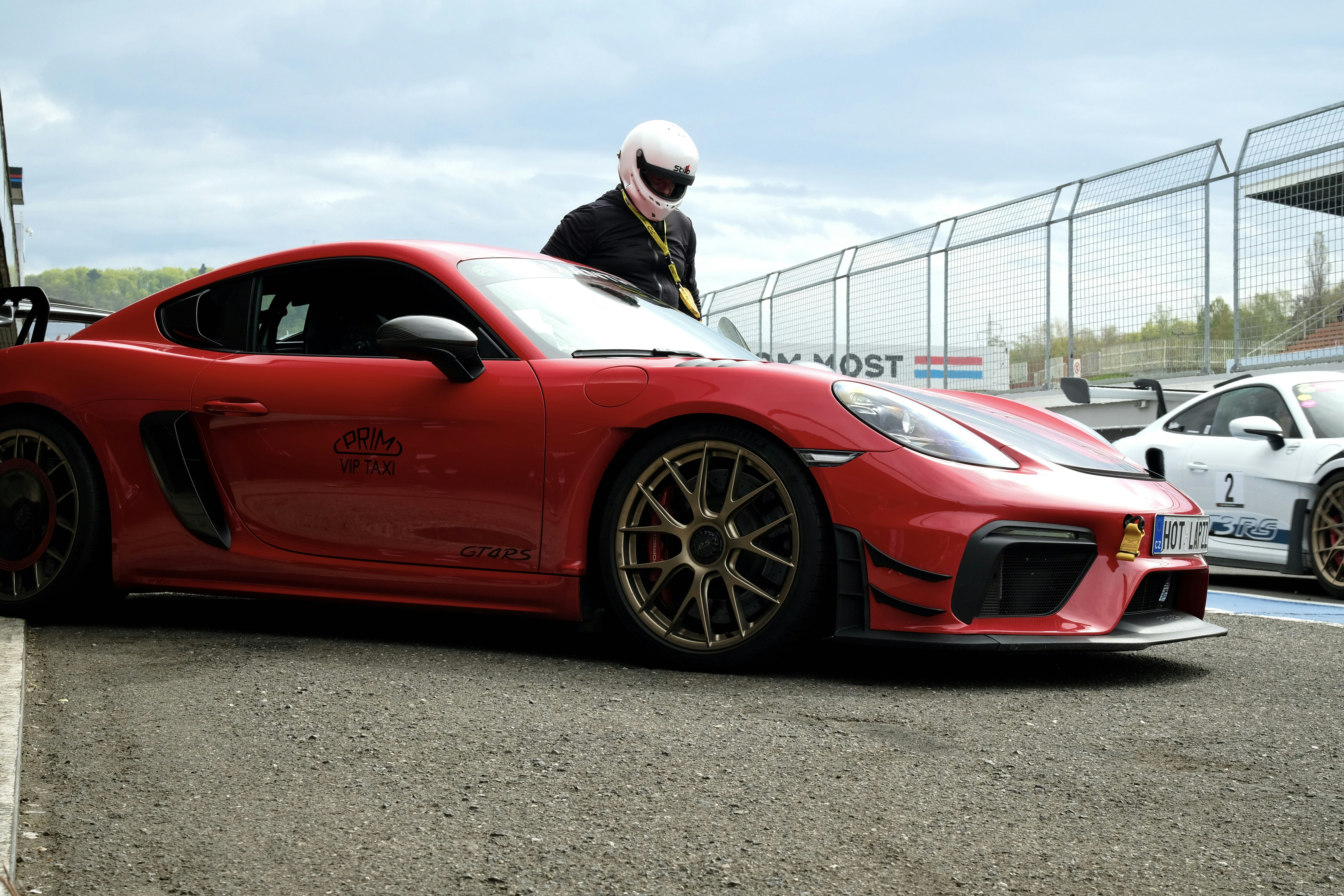 Red Racer at the Edge: A Pit-Stop Moment