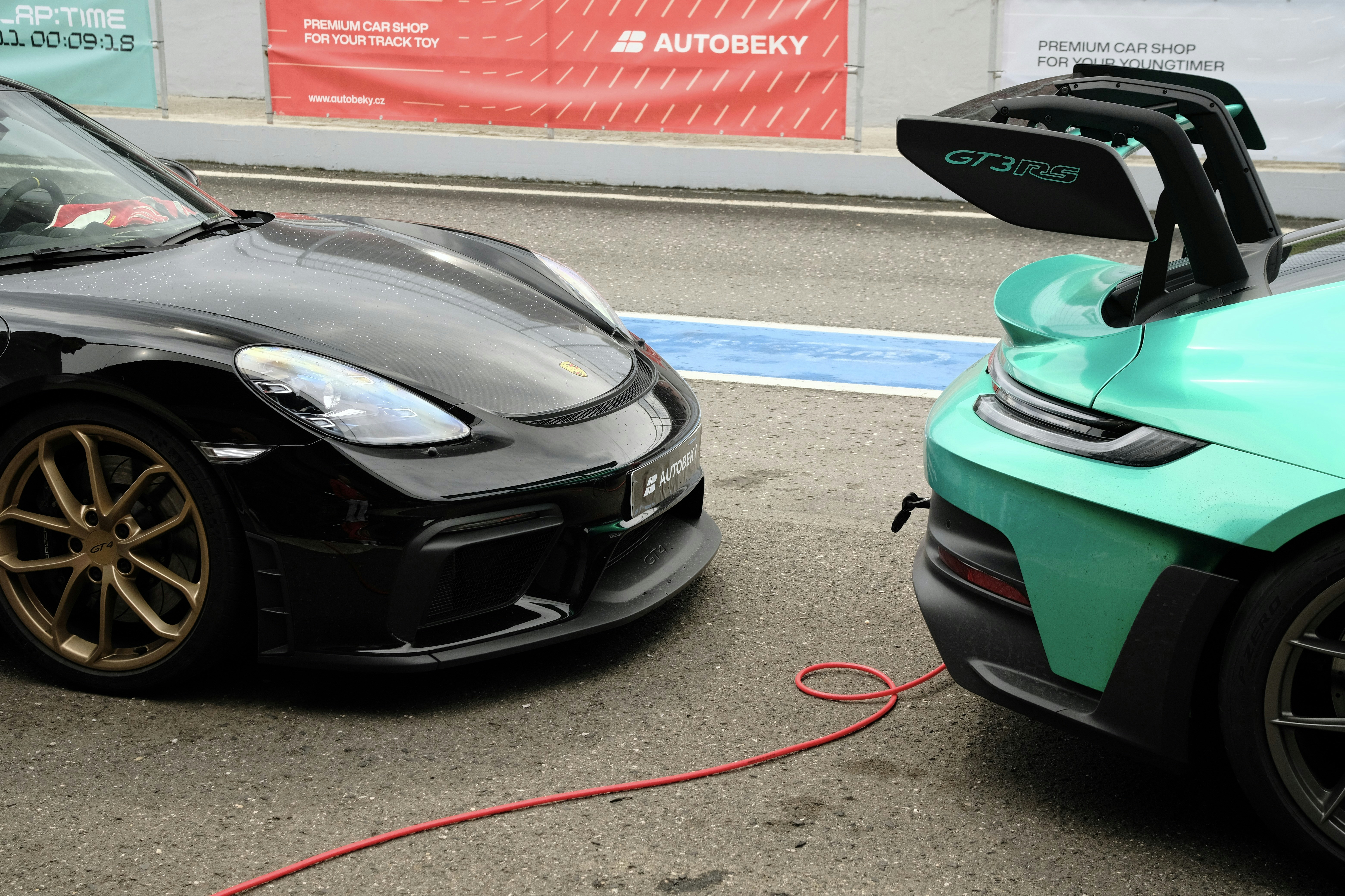 Between Two Exotics: A Close Standstill at the Pit Lane