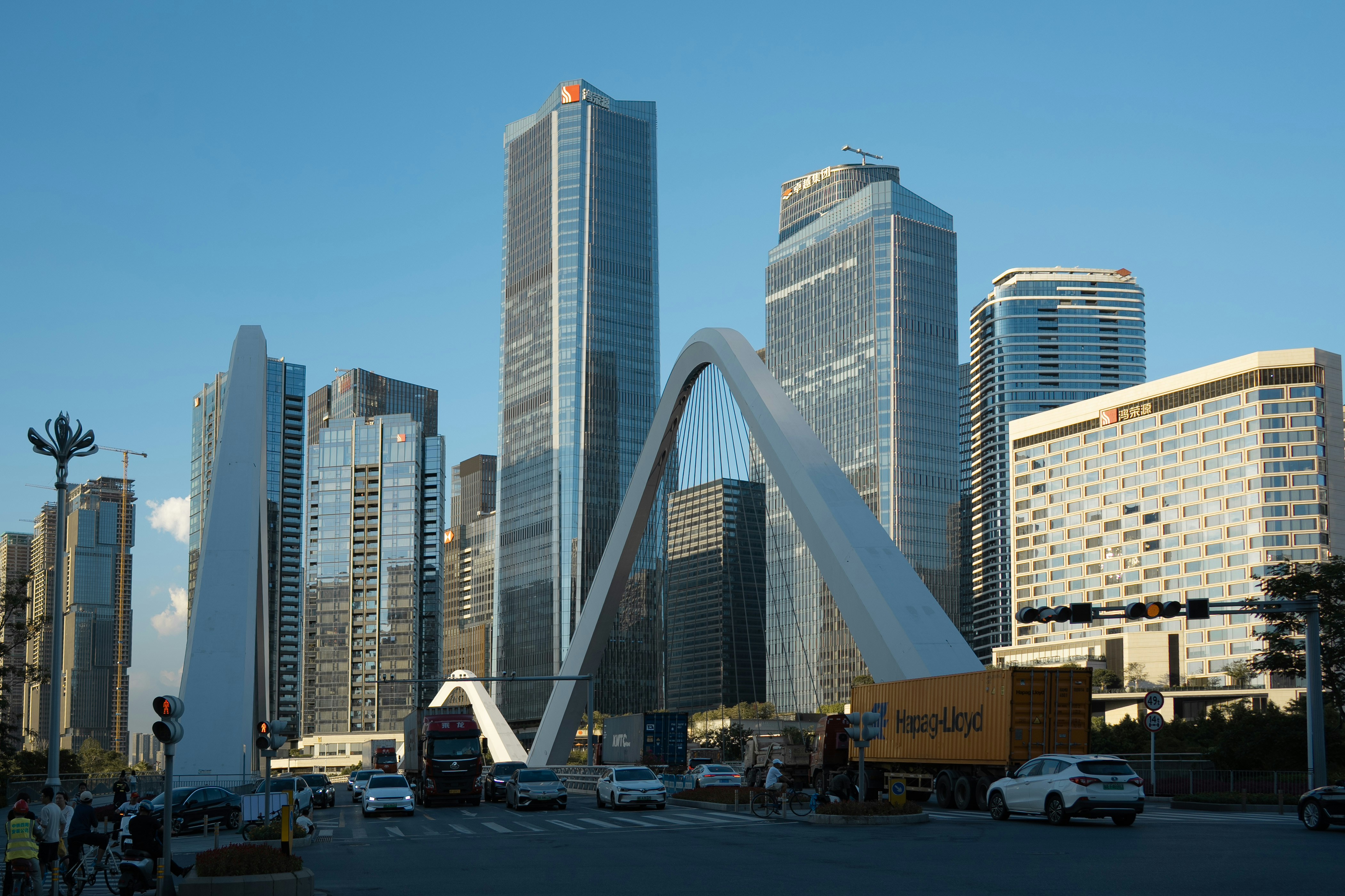 Gateway Arc and Glass City: A Skyline Crossing