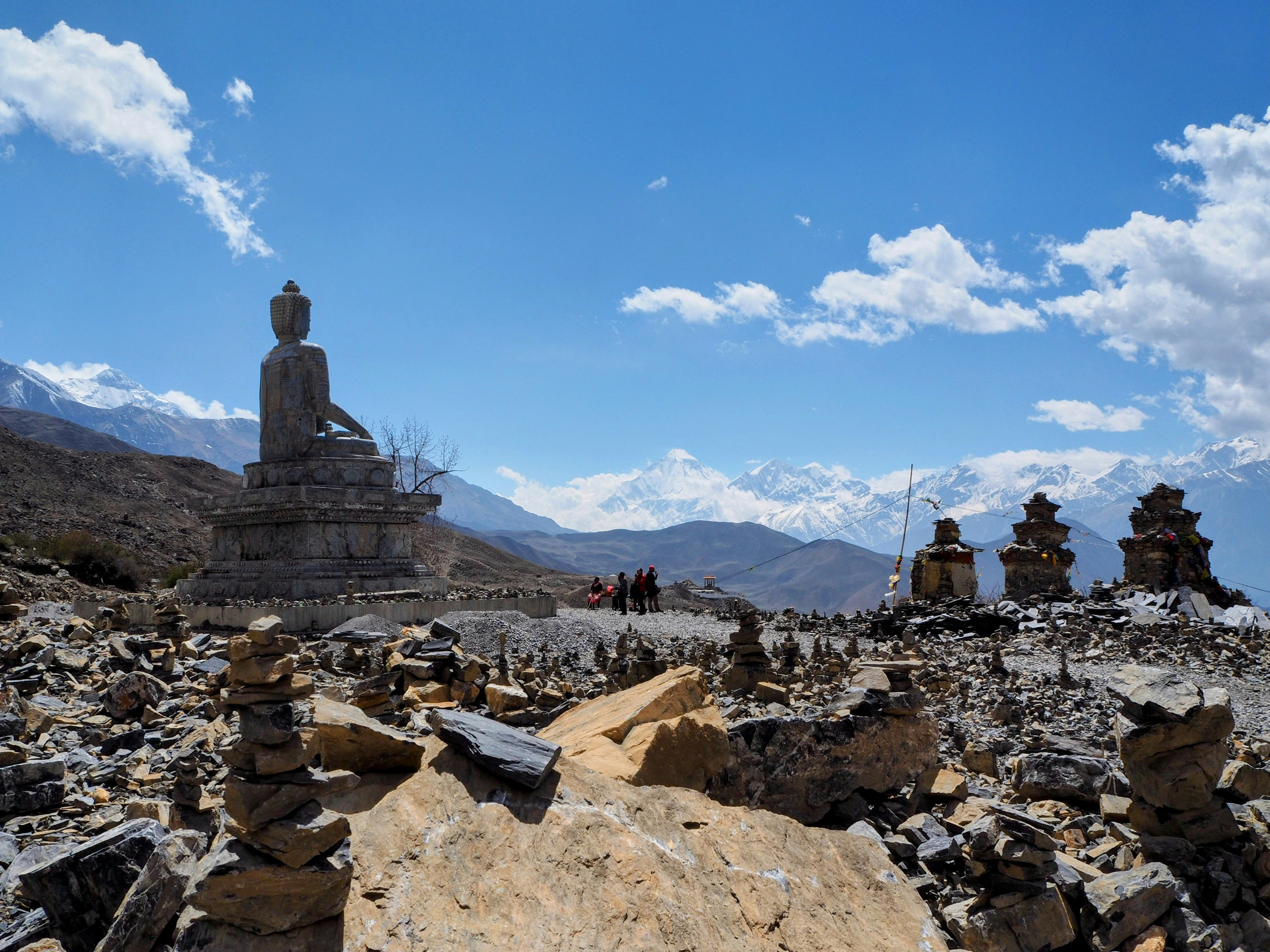 Stone Statues and Summit Echoes