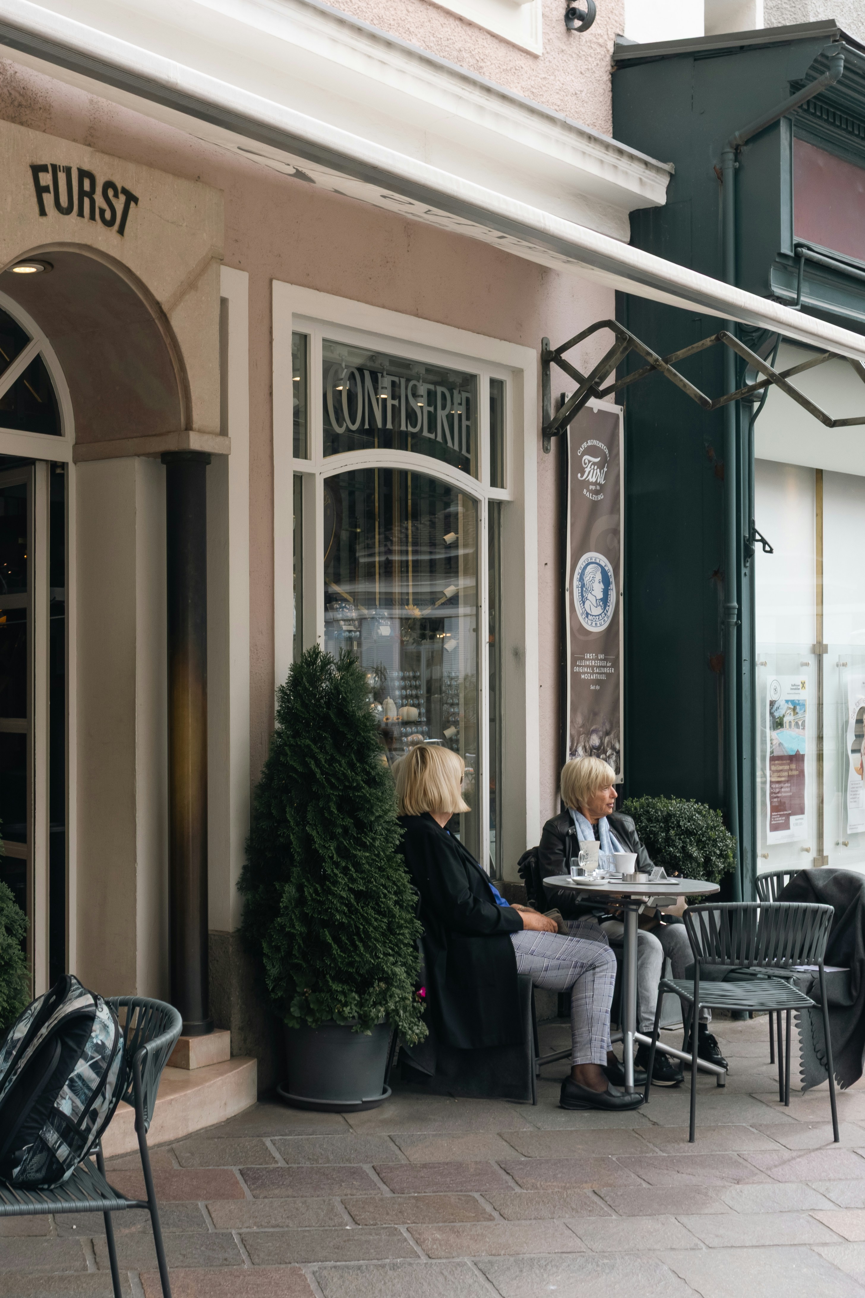 Café Conversation by the Confiserie Window