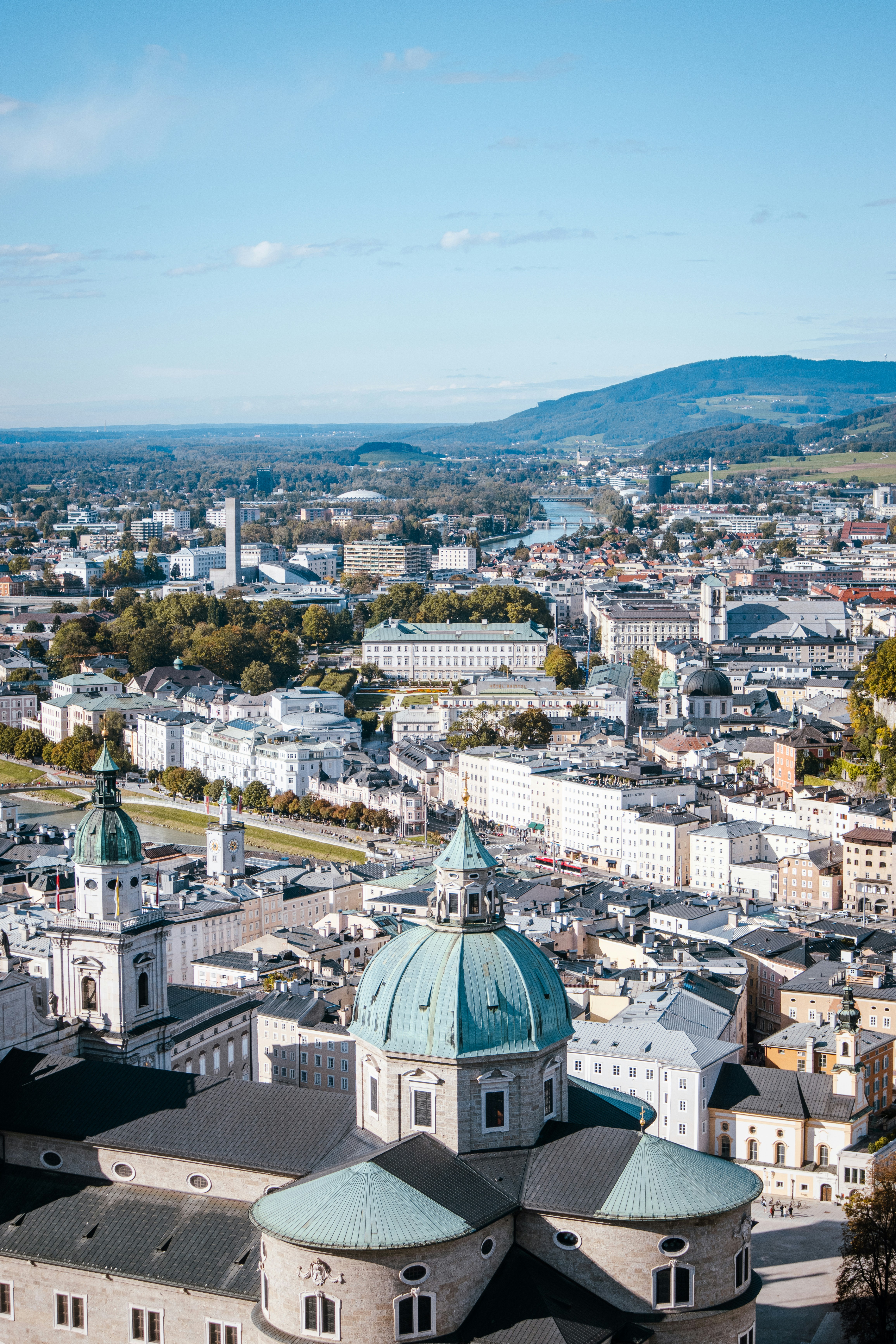 Dome and Cityscape: A Turquoise Roof Overlooking a Historic Basin