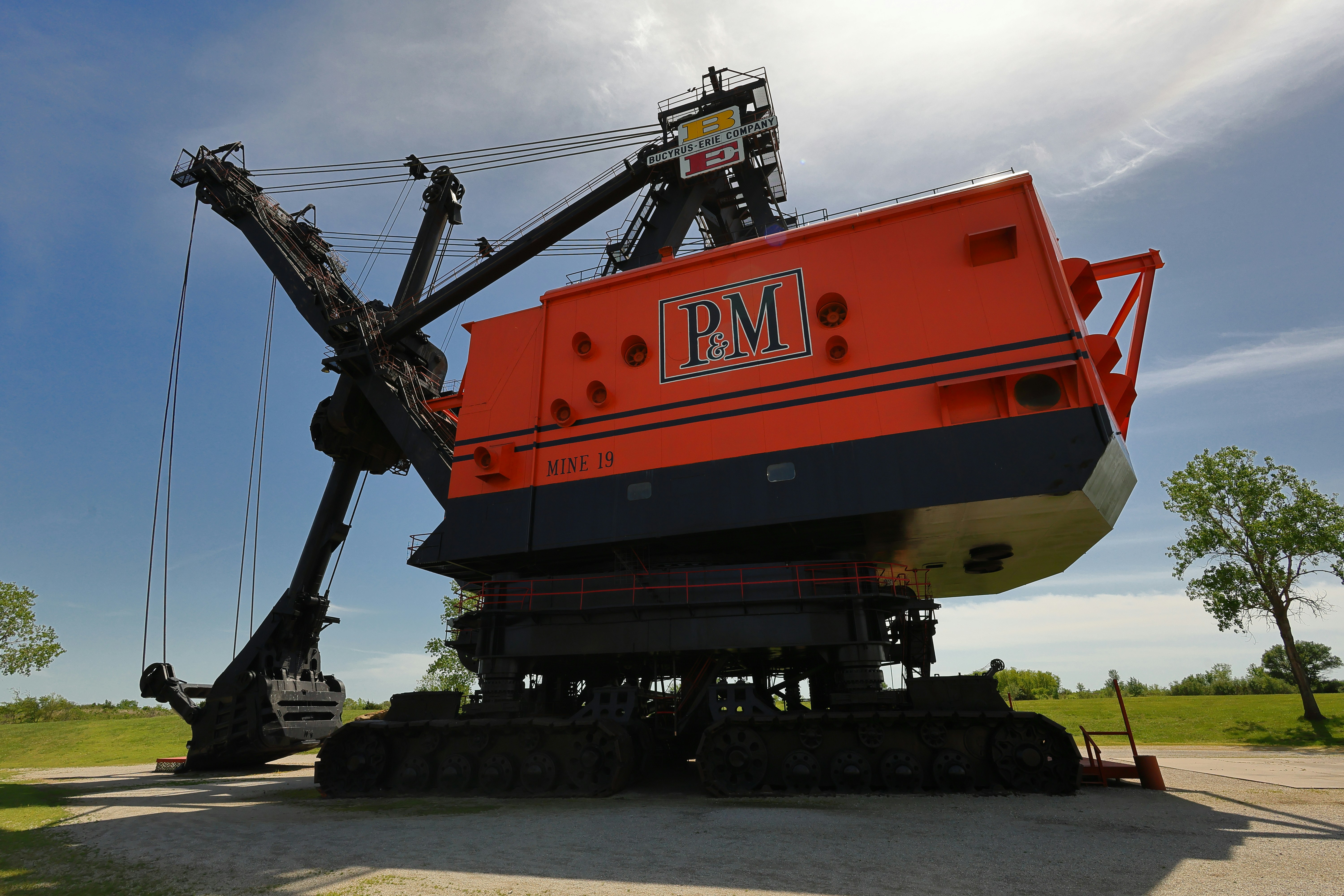 Colossus on Tracks: The RM Crane Frozen in a Wide Field