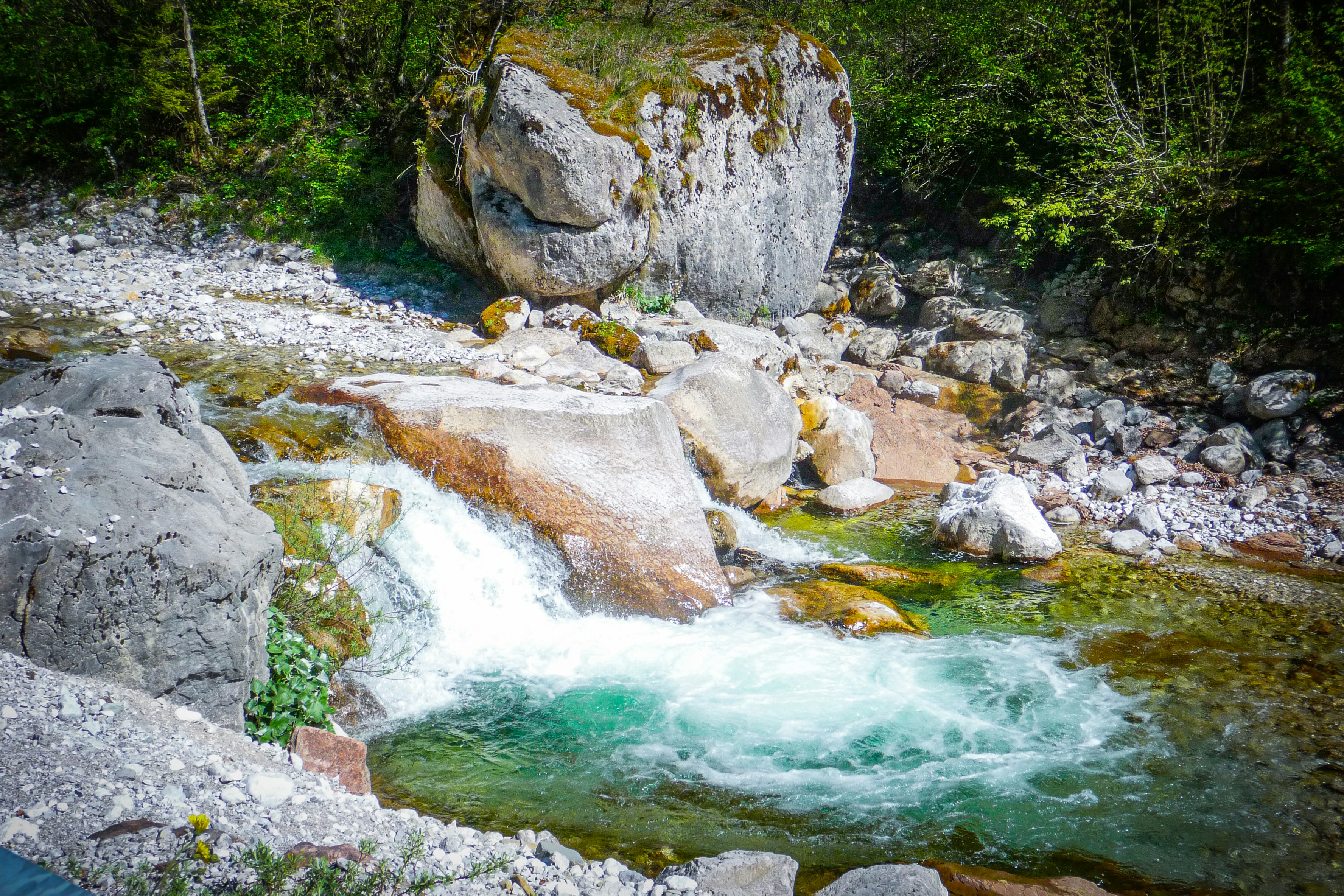 Green River Retreat Overlooking a Quiet Cascade