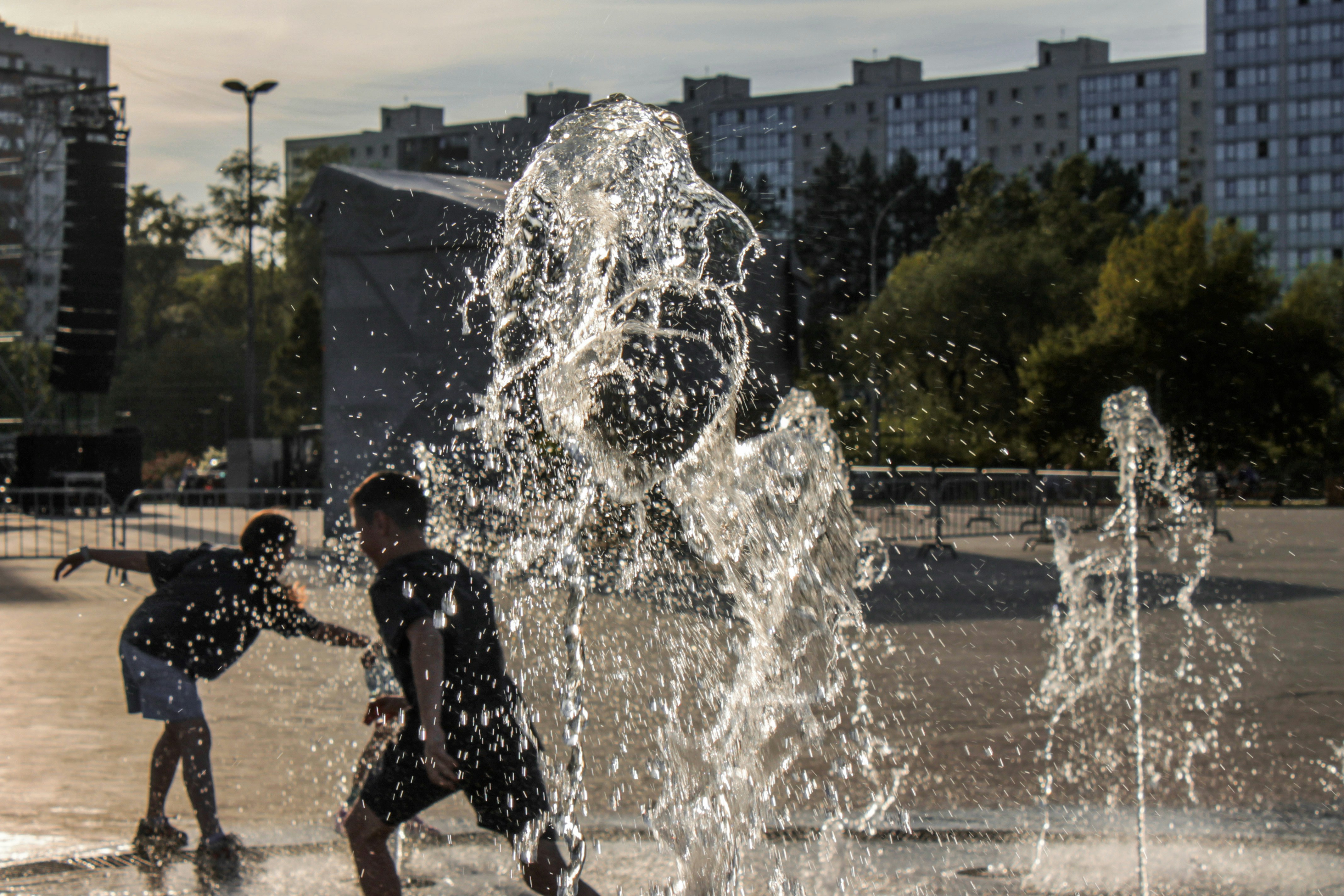 Water Curtain and Playful Dashes: Youthful Energy at the Fountain