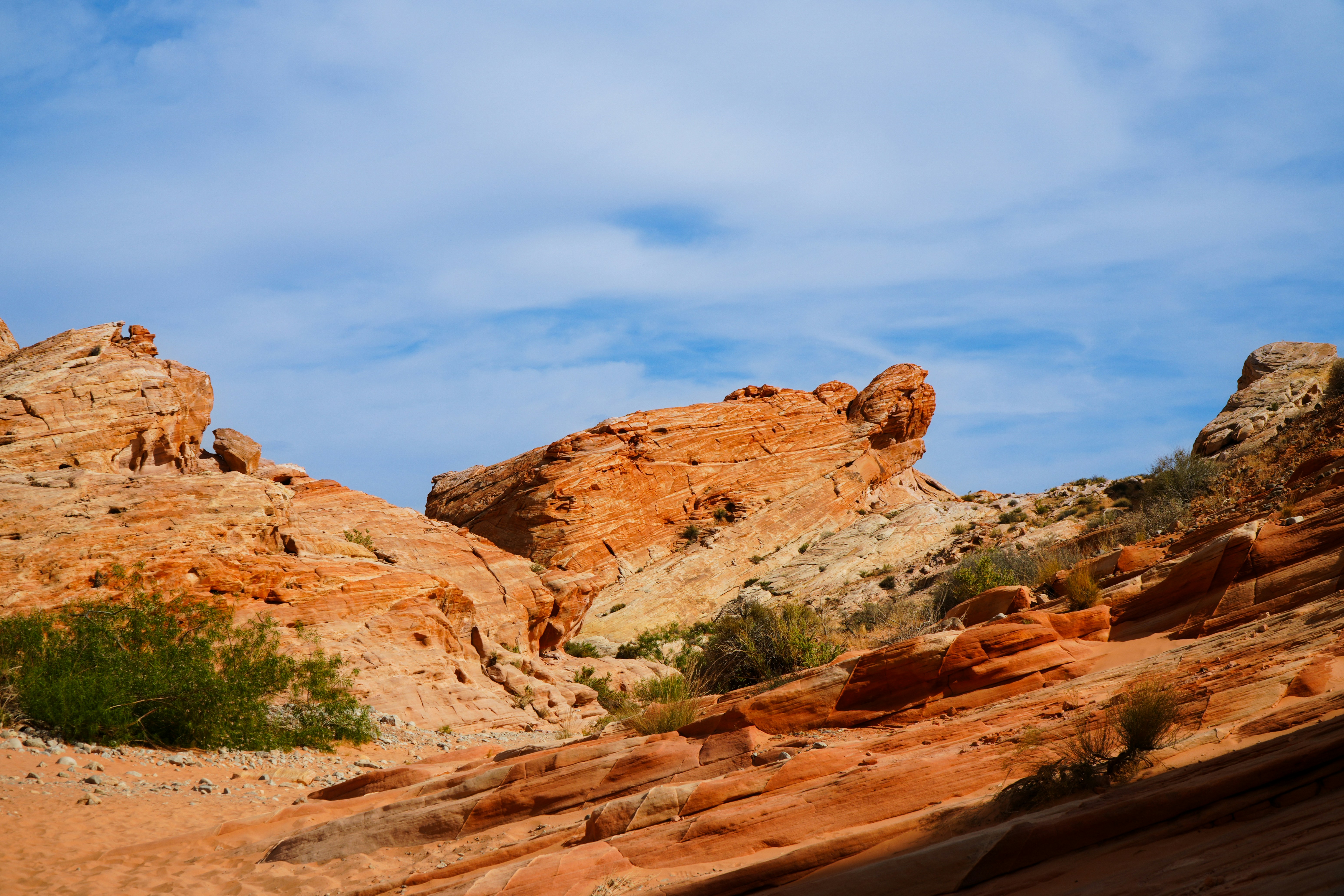 Crimson Ridge Overlook in Sunlit Desert Cliffs