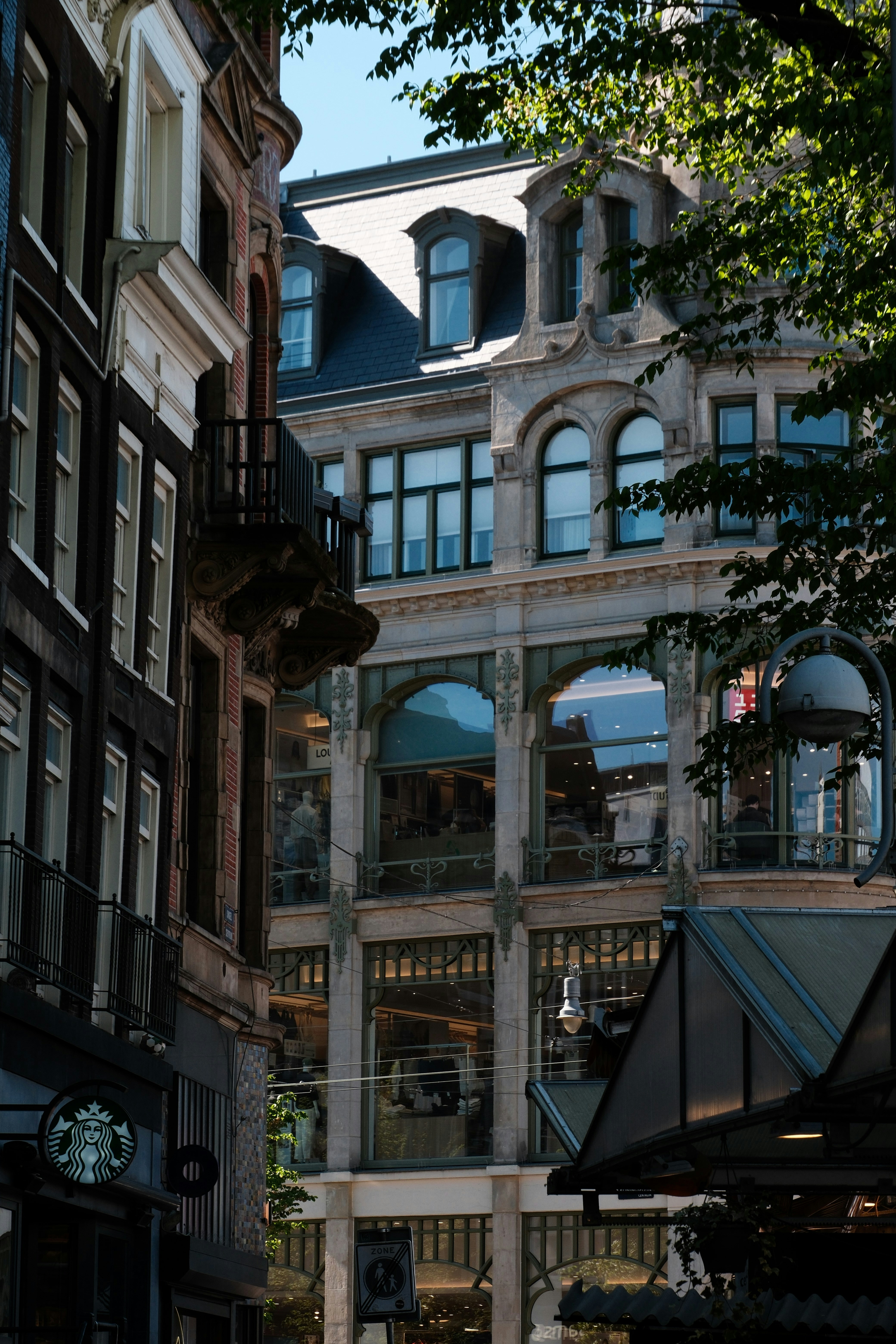 City Facades and Glass: A Street Between Architecture and Shade