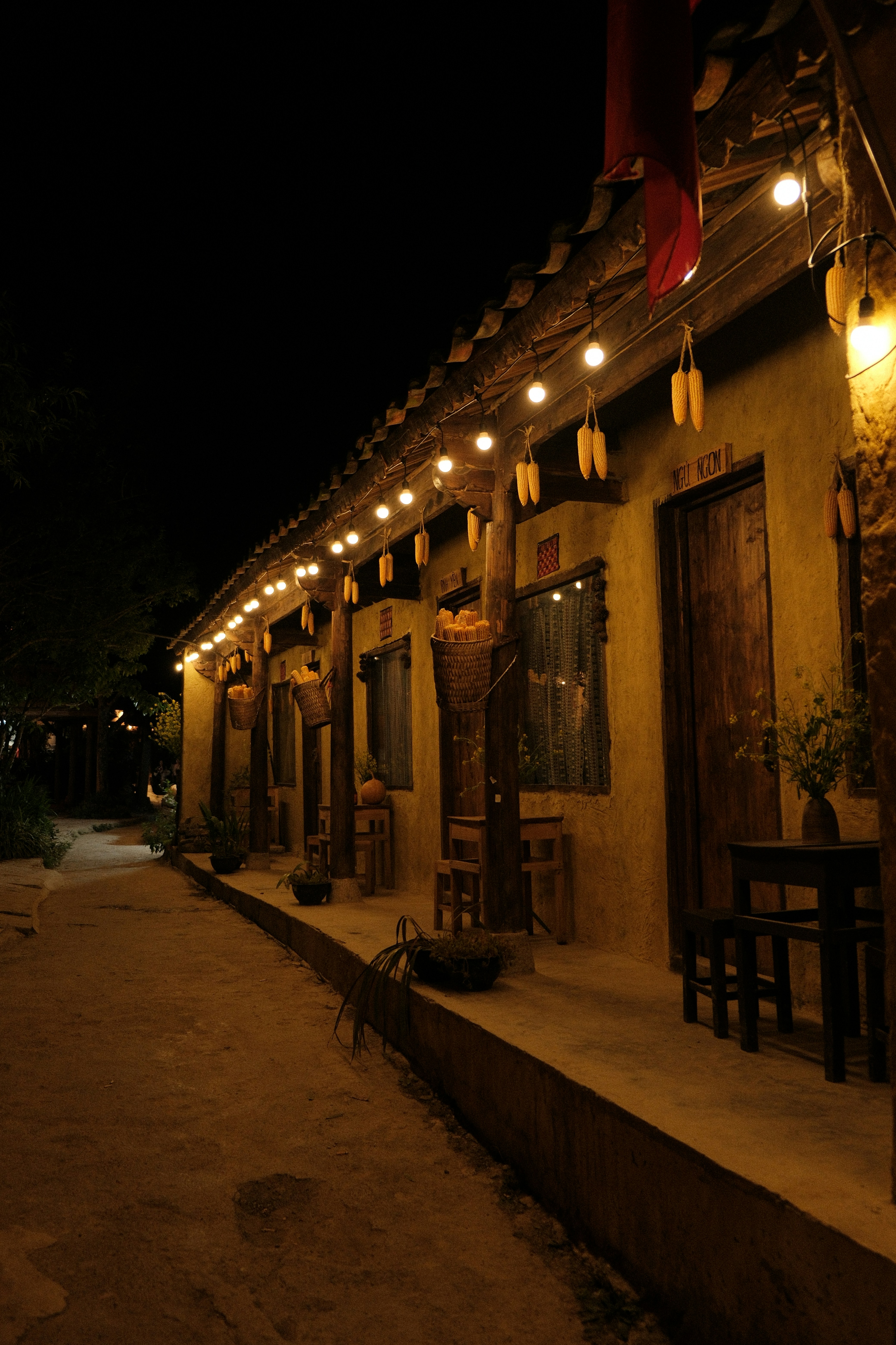 Lantern-lit Alleyway of Timeless Hue