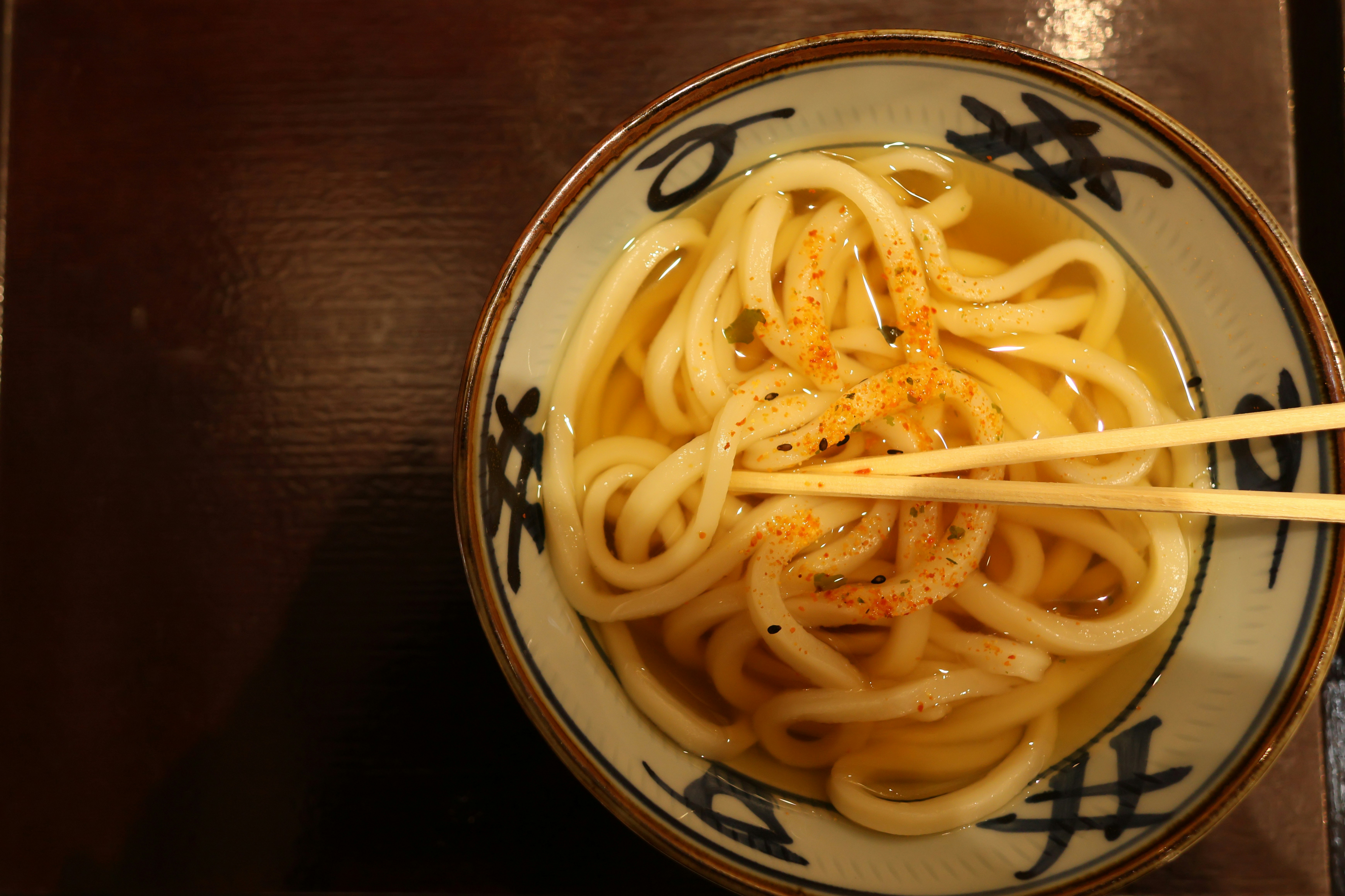 Simplicity in a Quiet Bowl: Udon Asleep in Soy-Slicked Steam