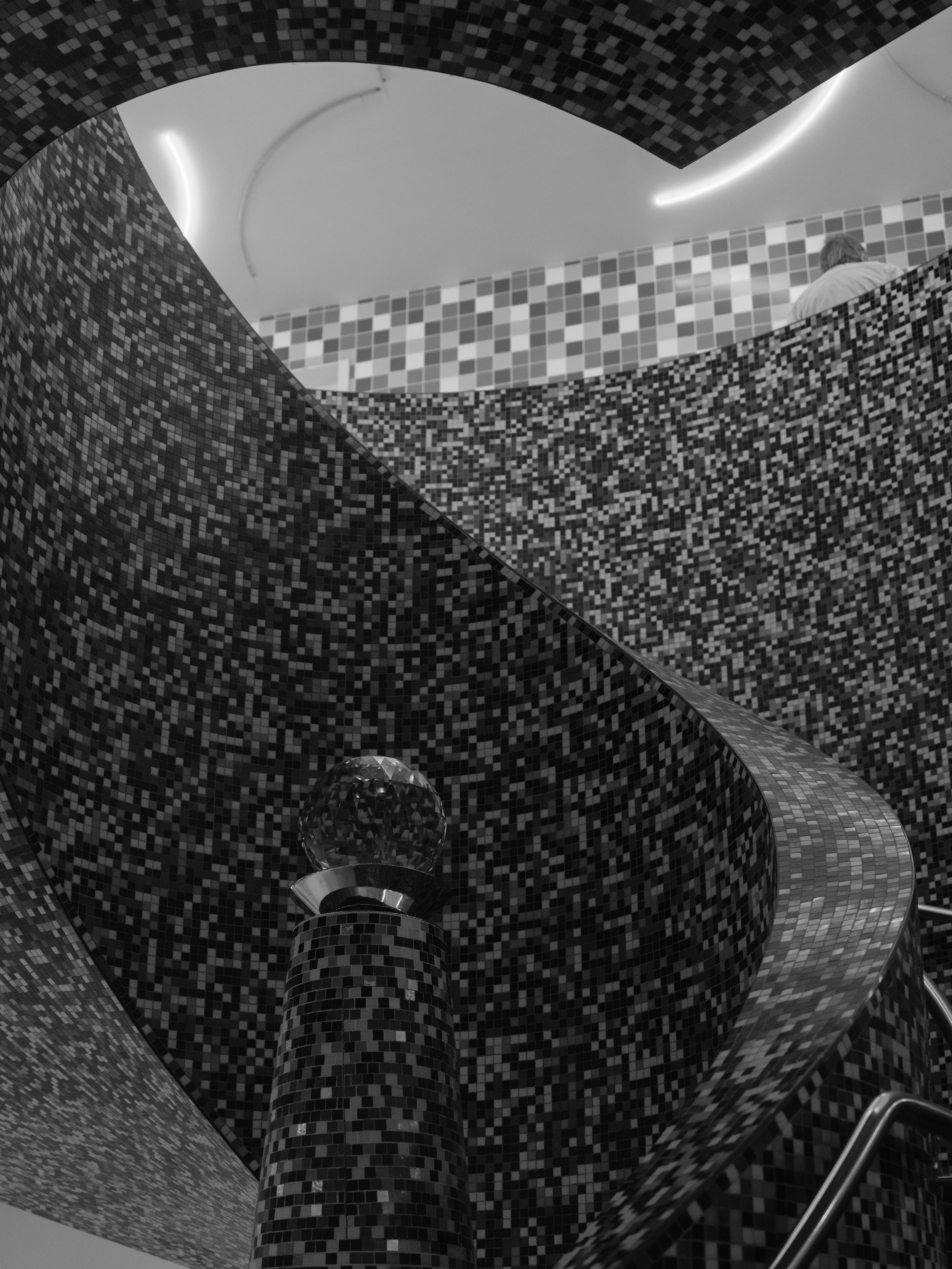 Mosaic Curves: An Abstract Staircase of Light and Tiles