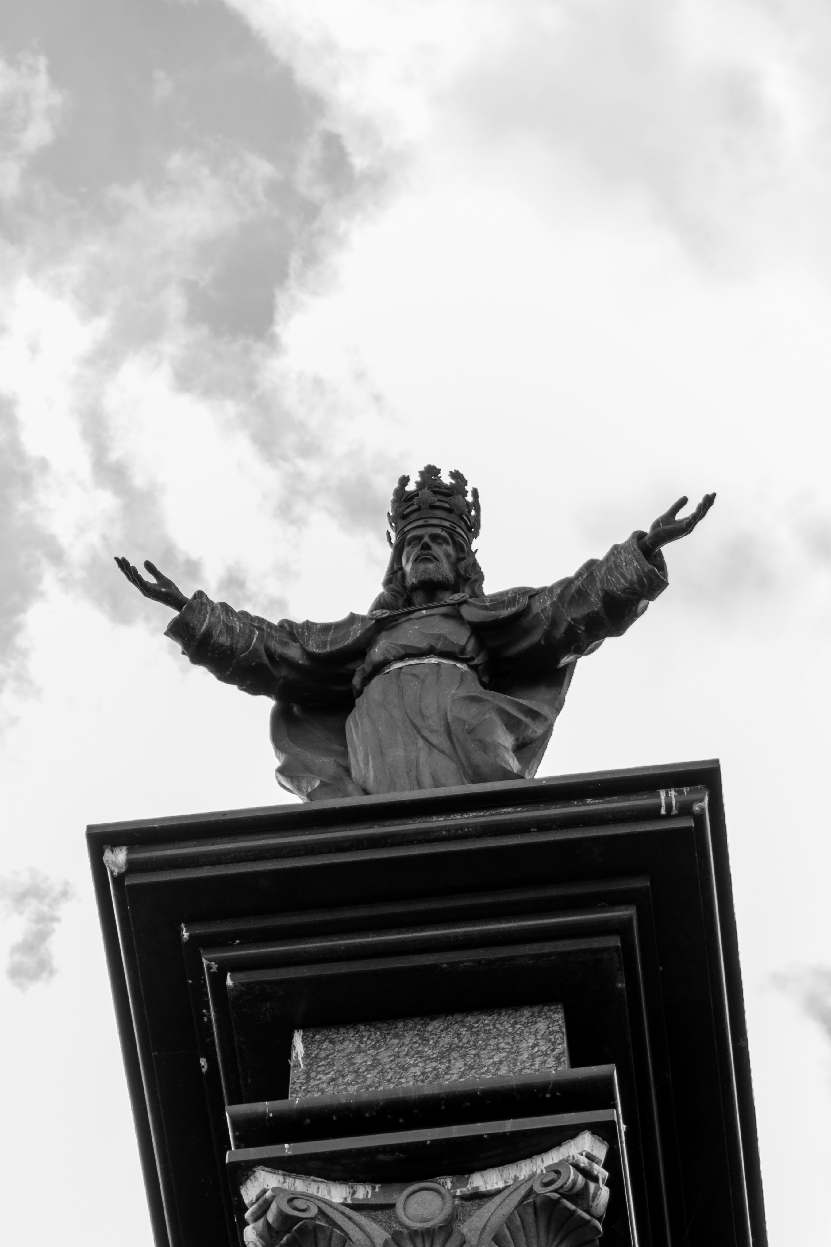 Crowned Gesture: Monumental Statue Reaching Toward the Sky
