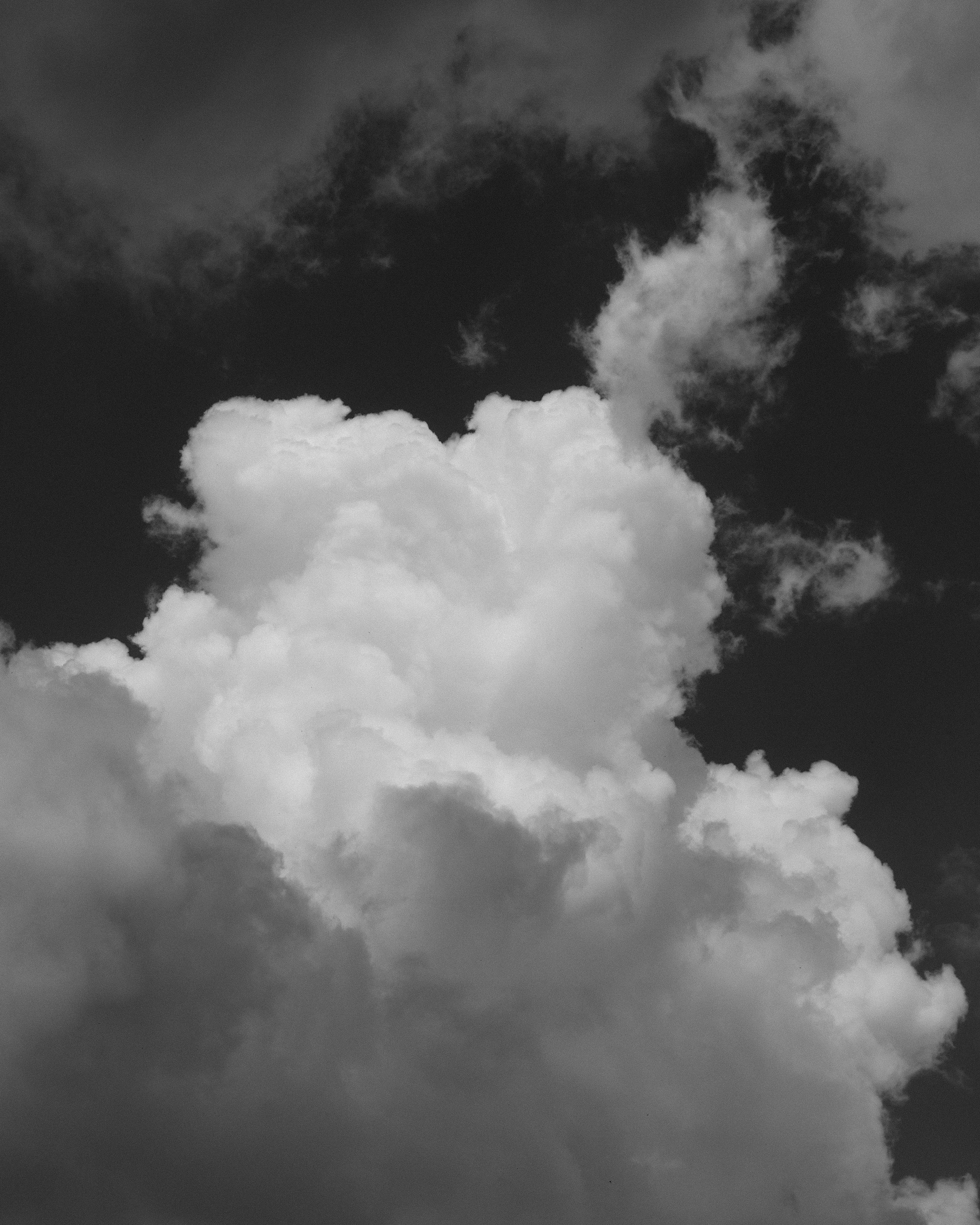 Cloudbound Monument: A Towering Cumulus Against a Dark Sky