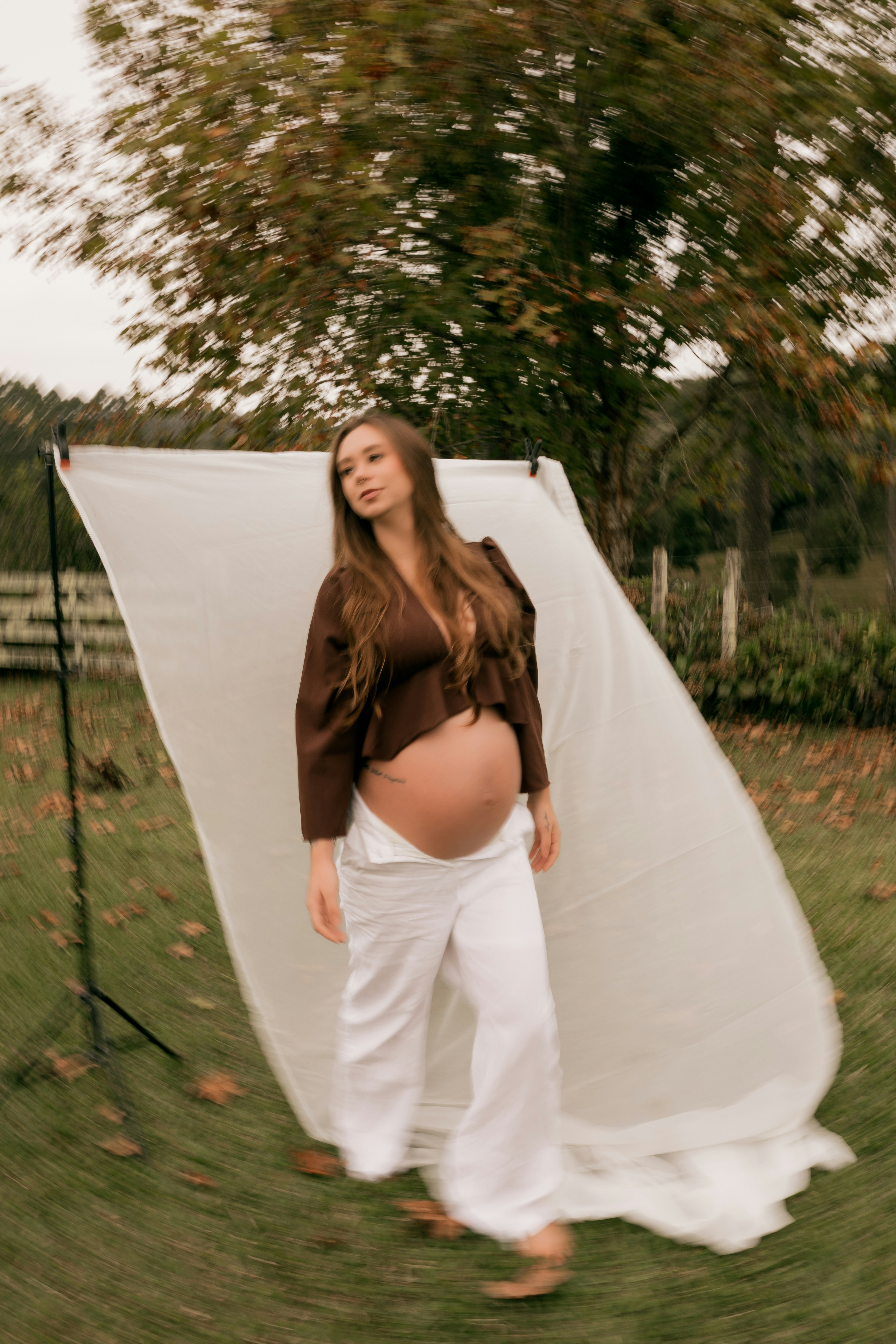 Maternity Serenity: Soft Focus in a Studio-Lit Outdoor Portrait