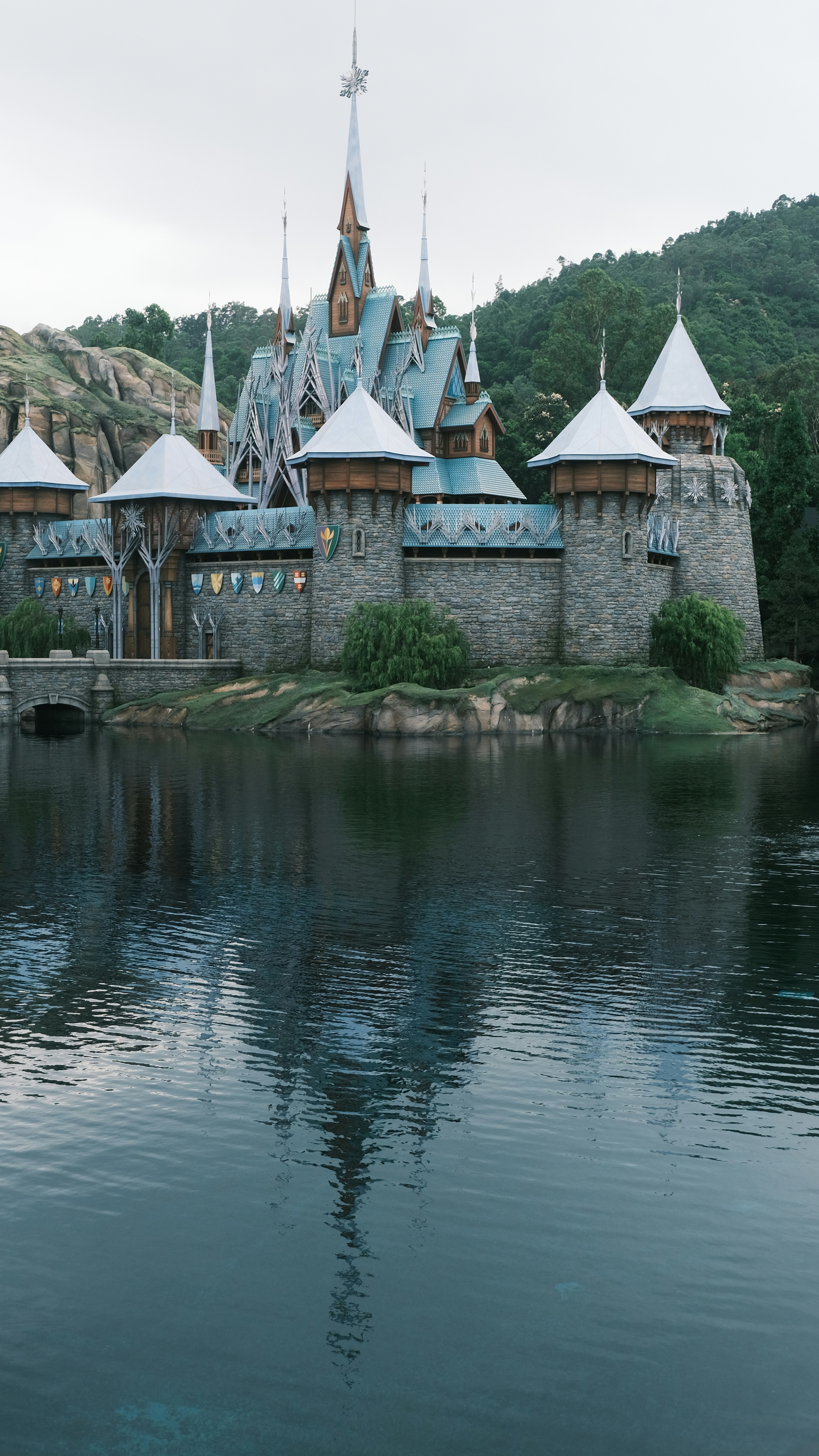 Castle by the Dam: A Scenic Lakeview of a Fairy-Tale Fortress
