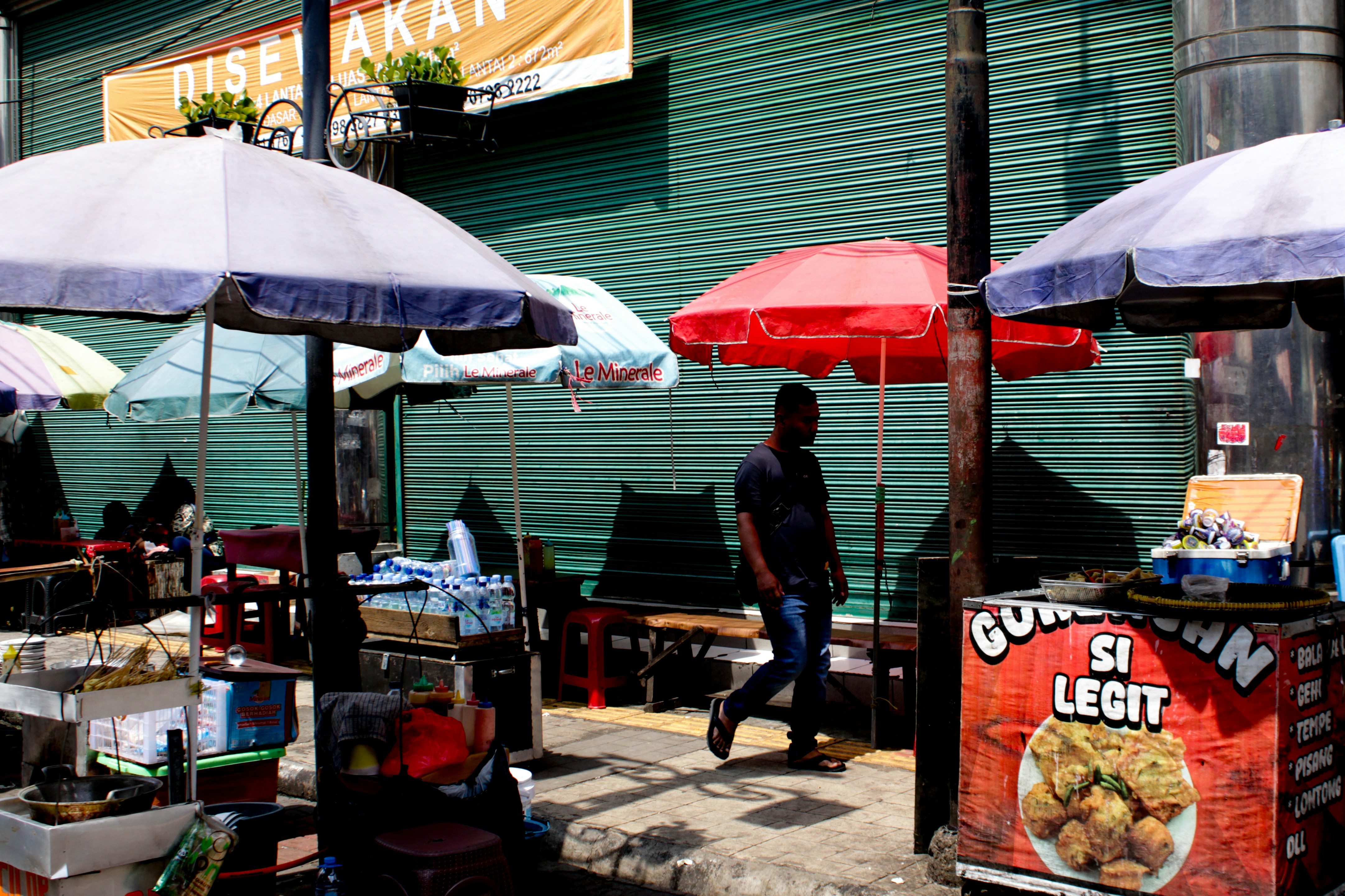 Market Walk: A Sunlit Corridor Between Umbrella Stalls