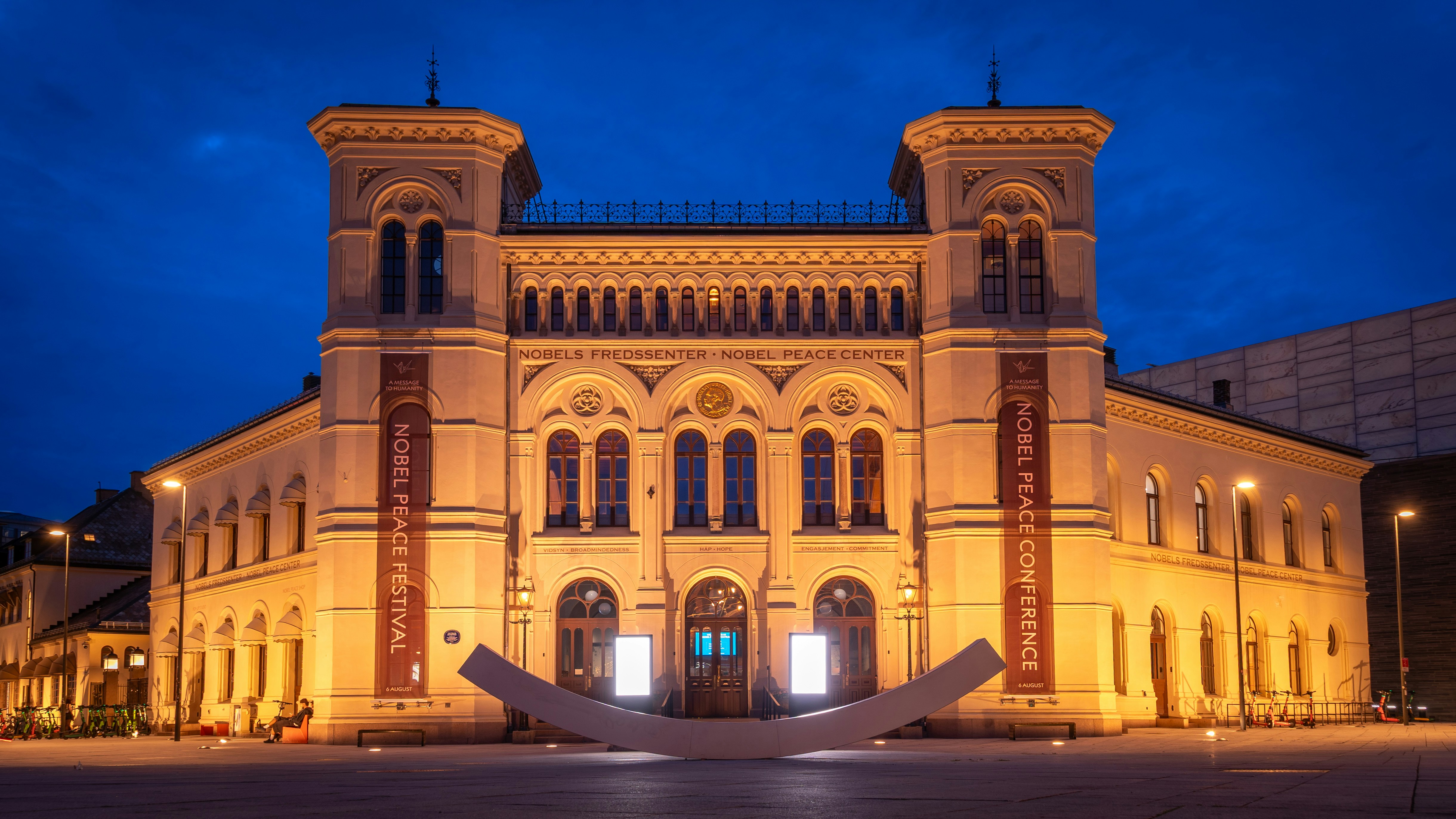 Illuminated Opera House: Symmetry and Curved Accent in Evening Light