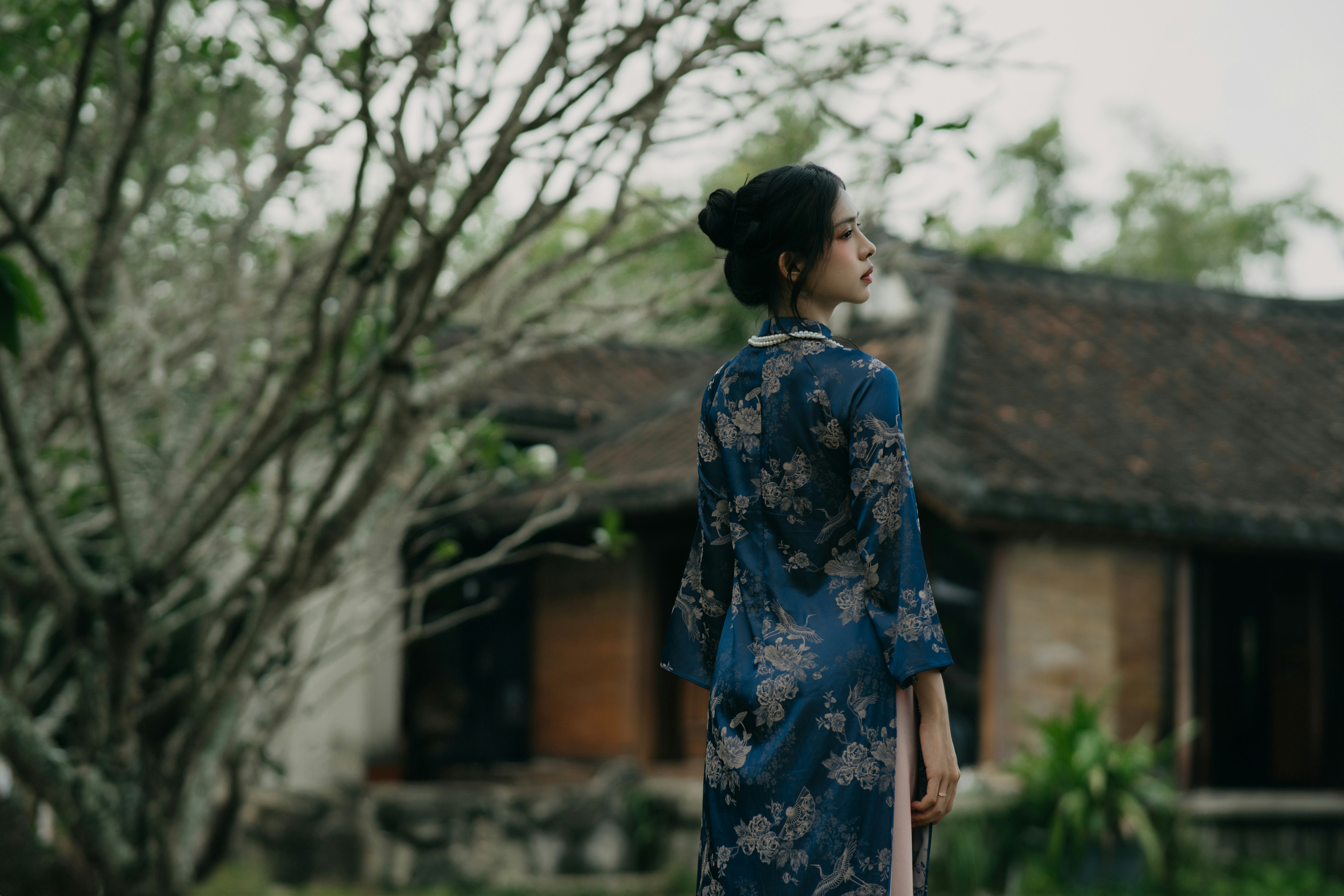 Blue Silk in the Quiet Courtyard