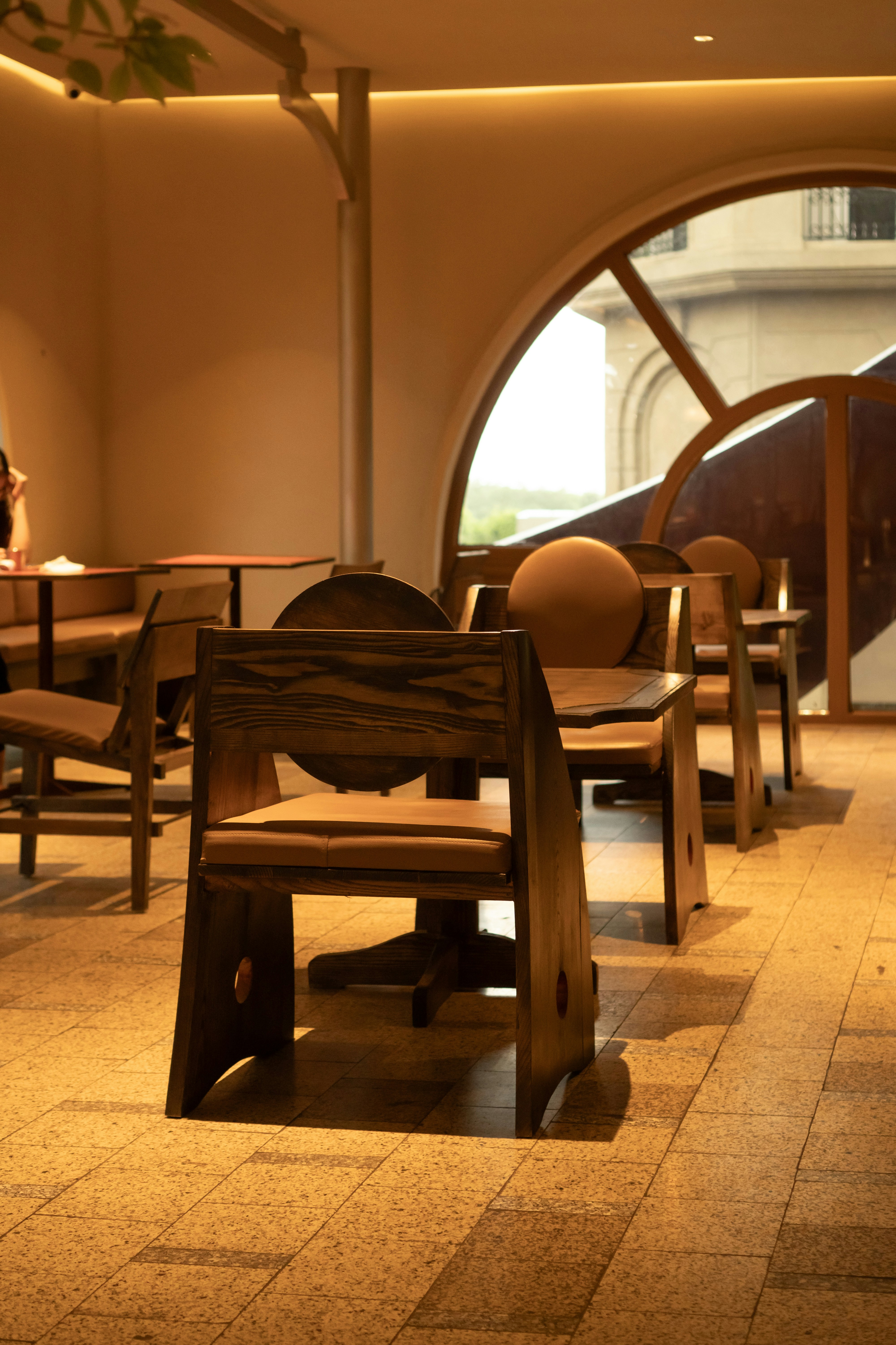 Quiet Café Rows: Light, Wood, and Quiet Geometry