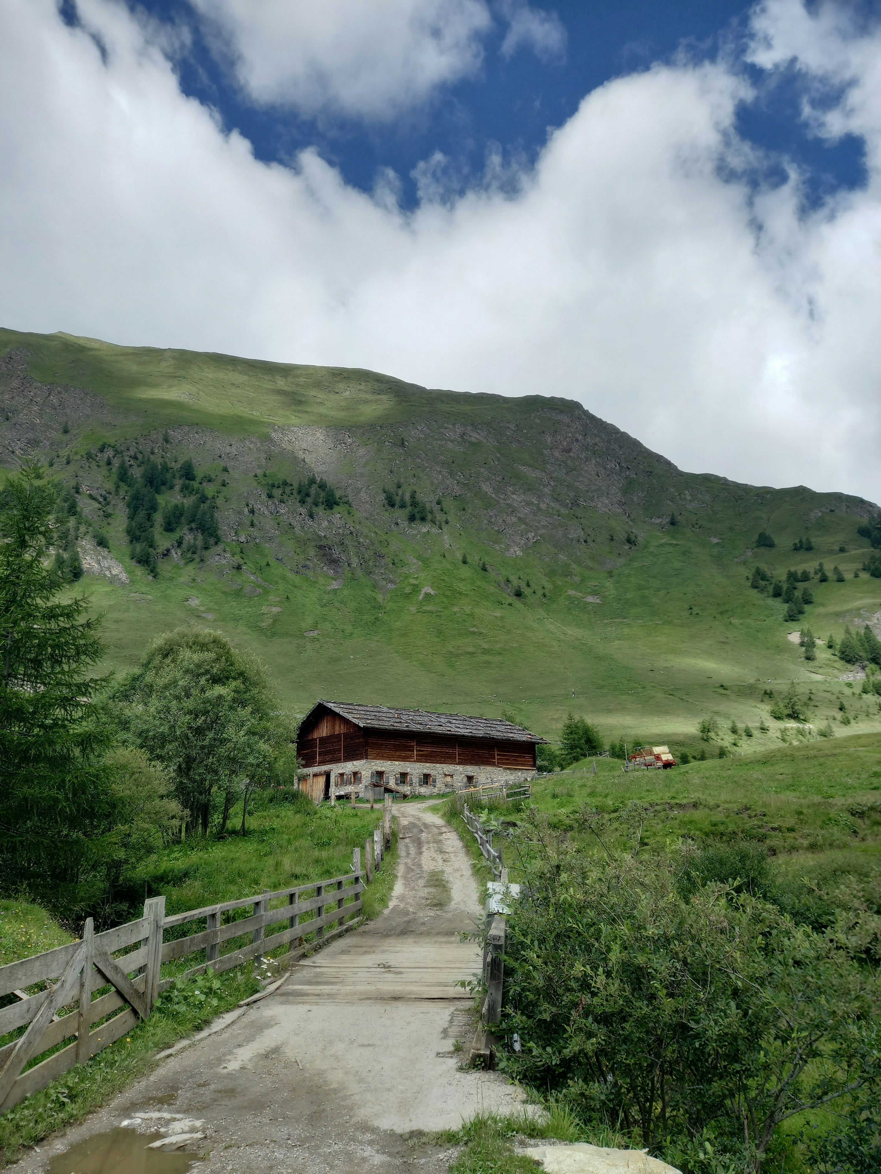 Trail to a Mountain Loft: A Rustic Farmstead Beside the Green Hill