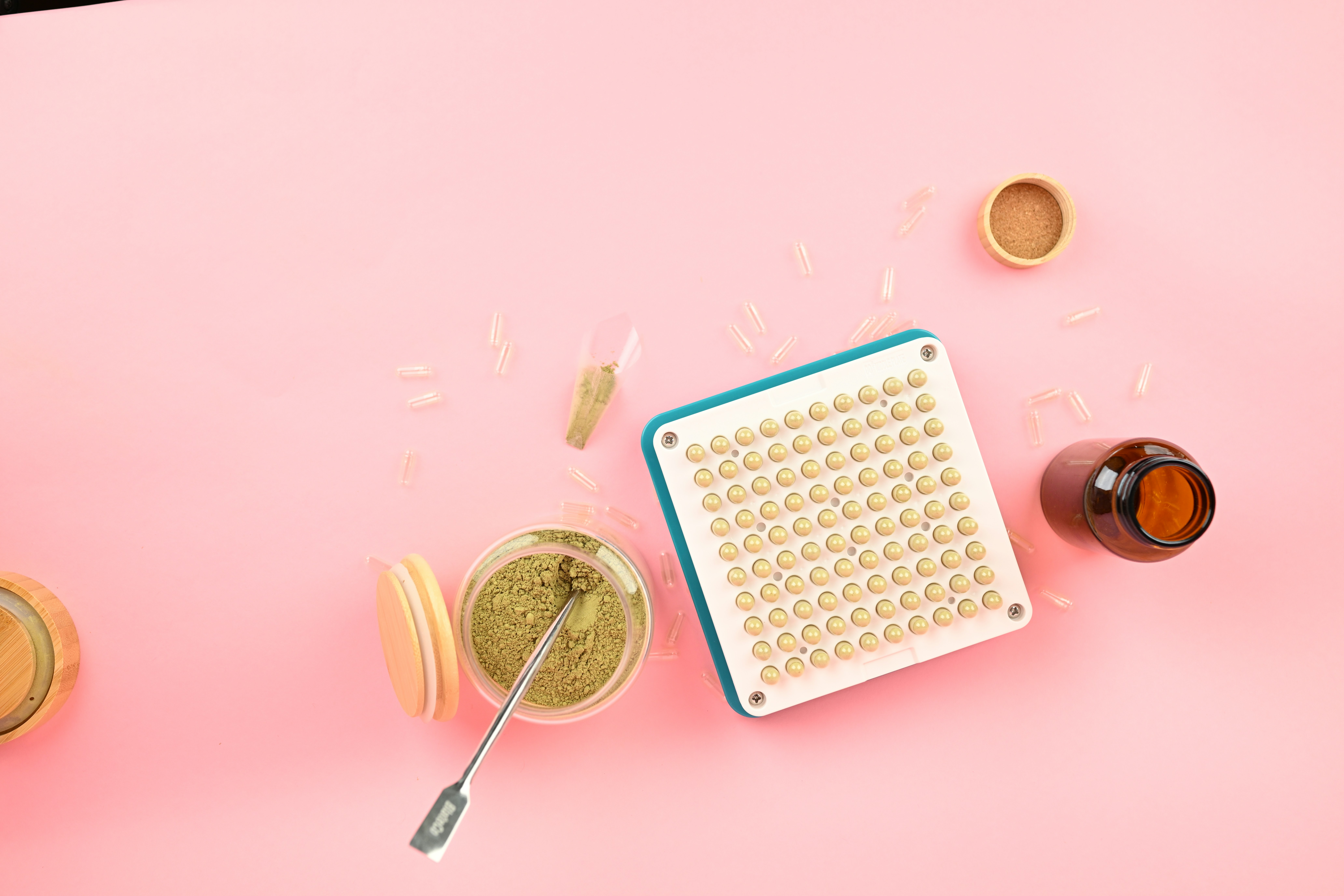 Blated® capsule filling equipment, empty capsules, Blate Papes, and herbal powders - Photo courtesy of https://blated.com - credit appreciated