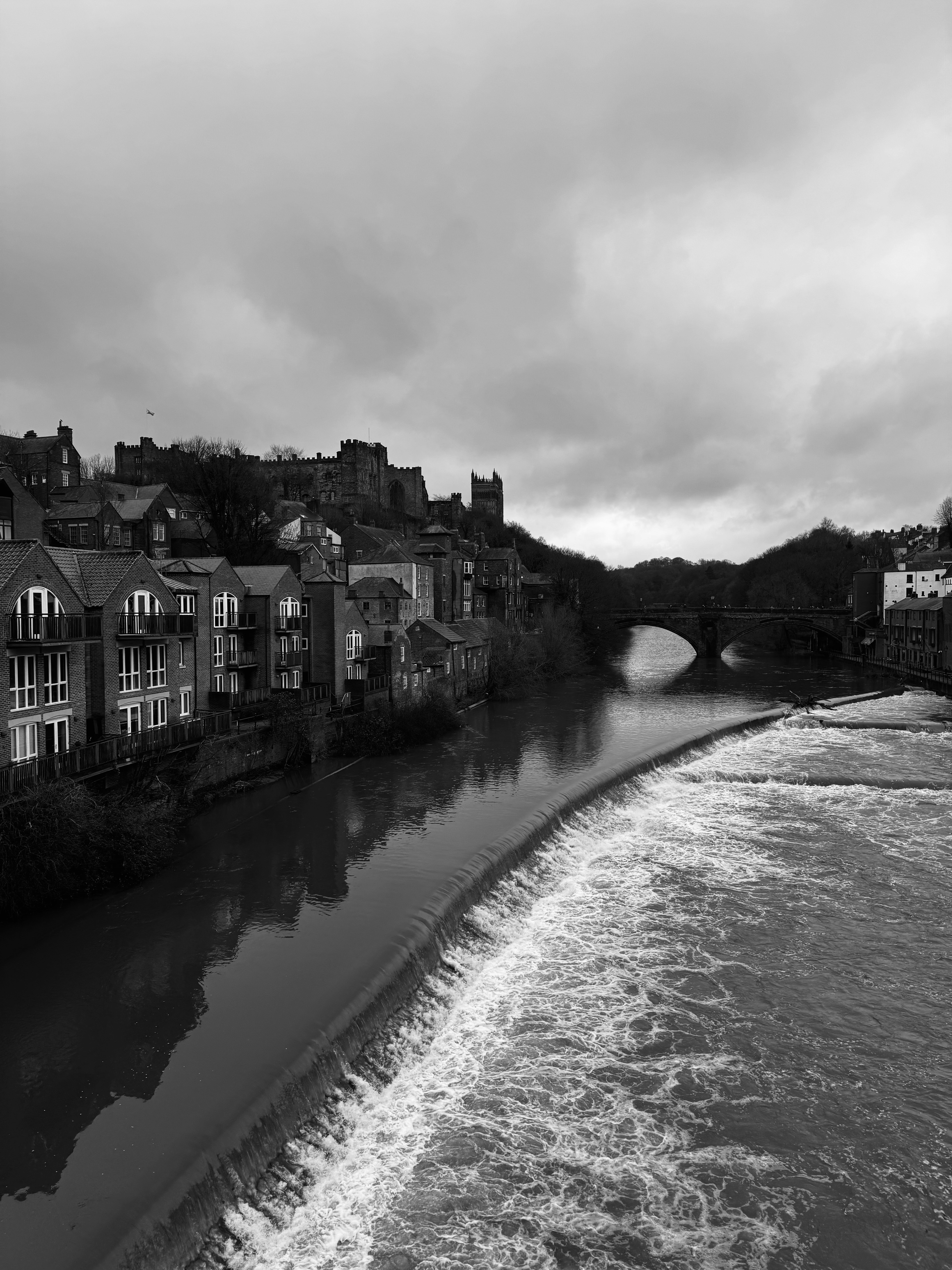 Toward the Turning Tide: A Monochrome Riverside Fragment