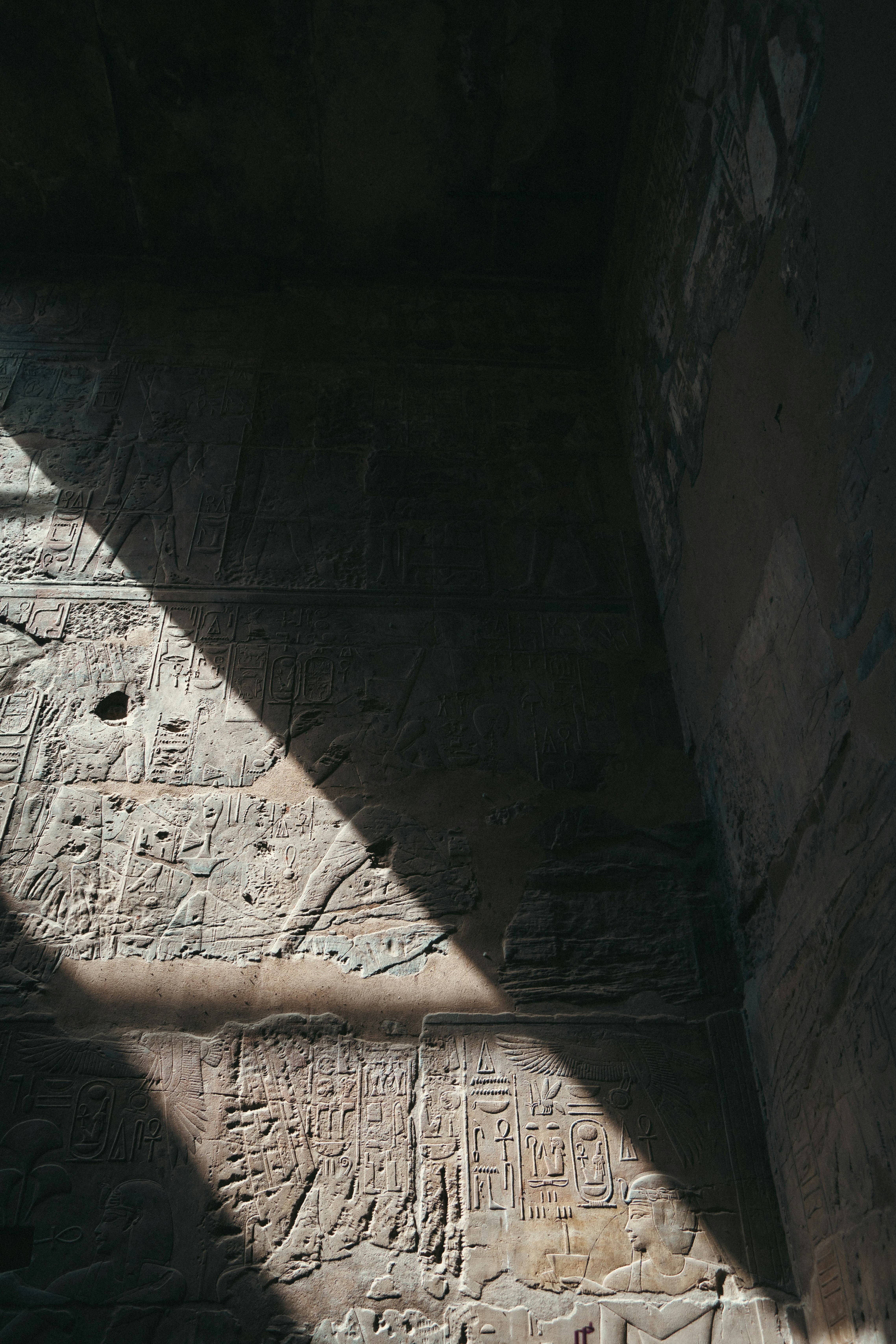 Sunlit Hieroglyphs: A Geometric Shadow Across Ancient Stone