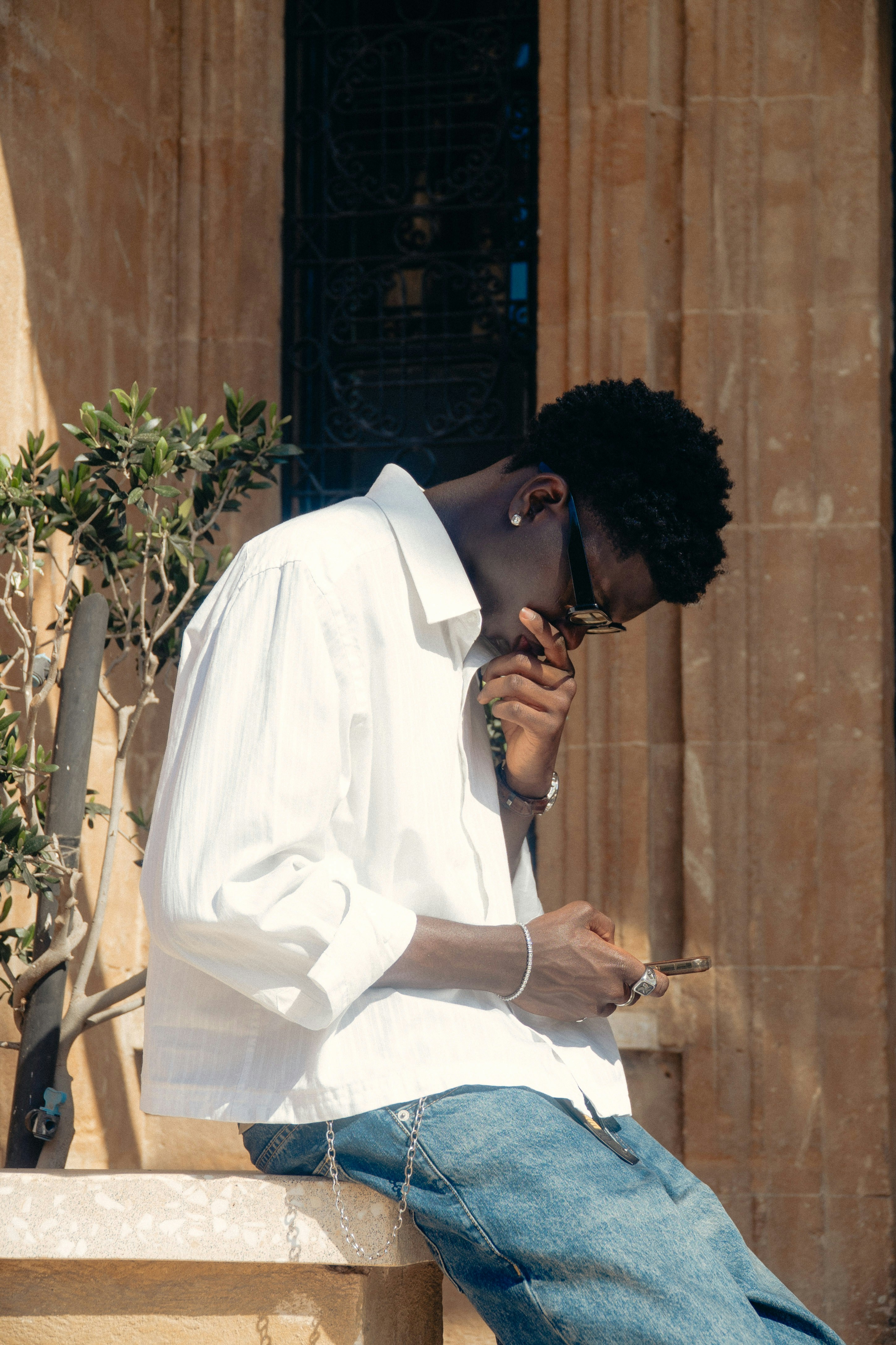 Gentleman in White: Quiet Focus on a Digital Moment