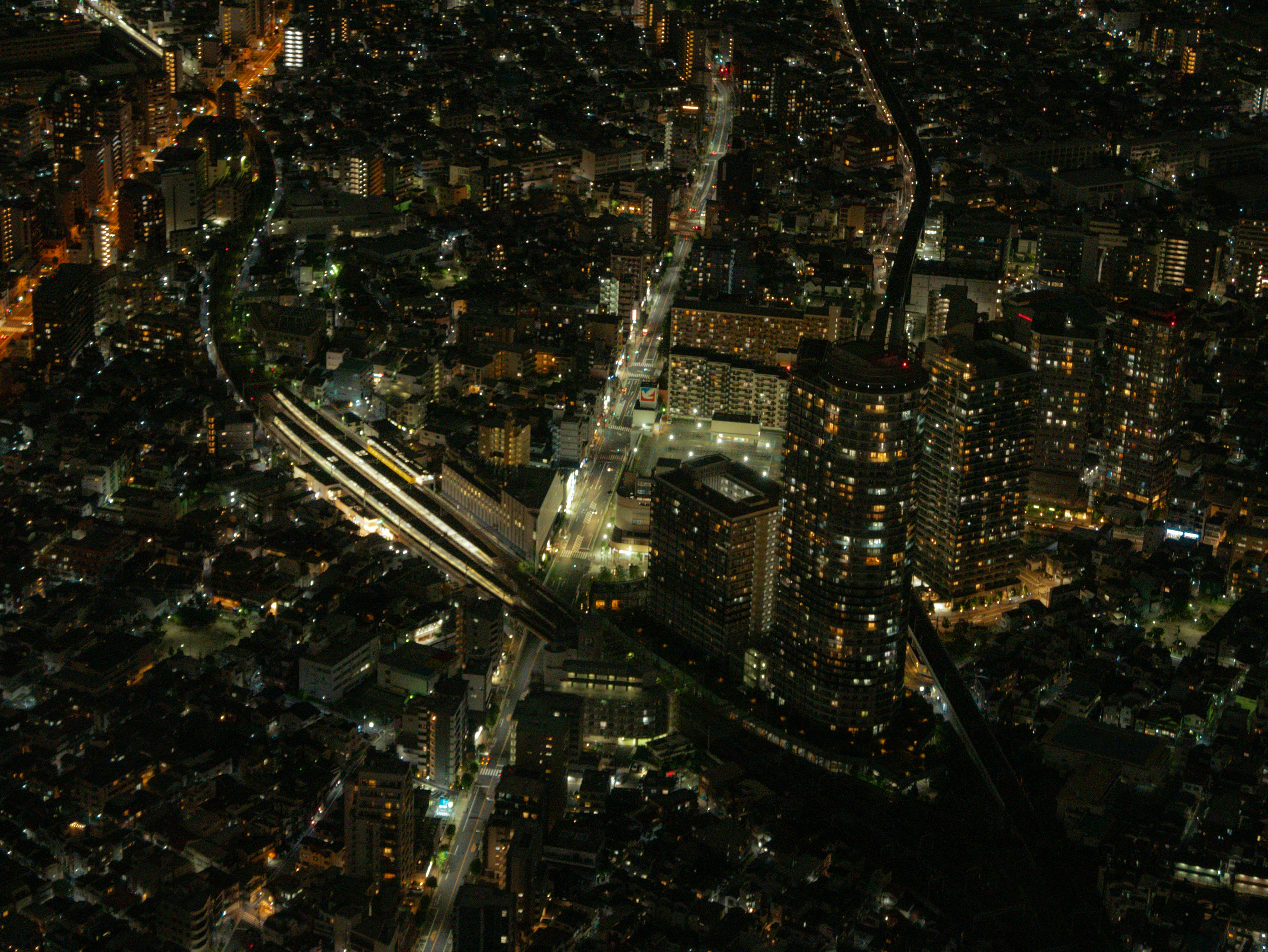 Night City Maze: Aerial Glow Tracing the Urban Spine