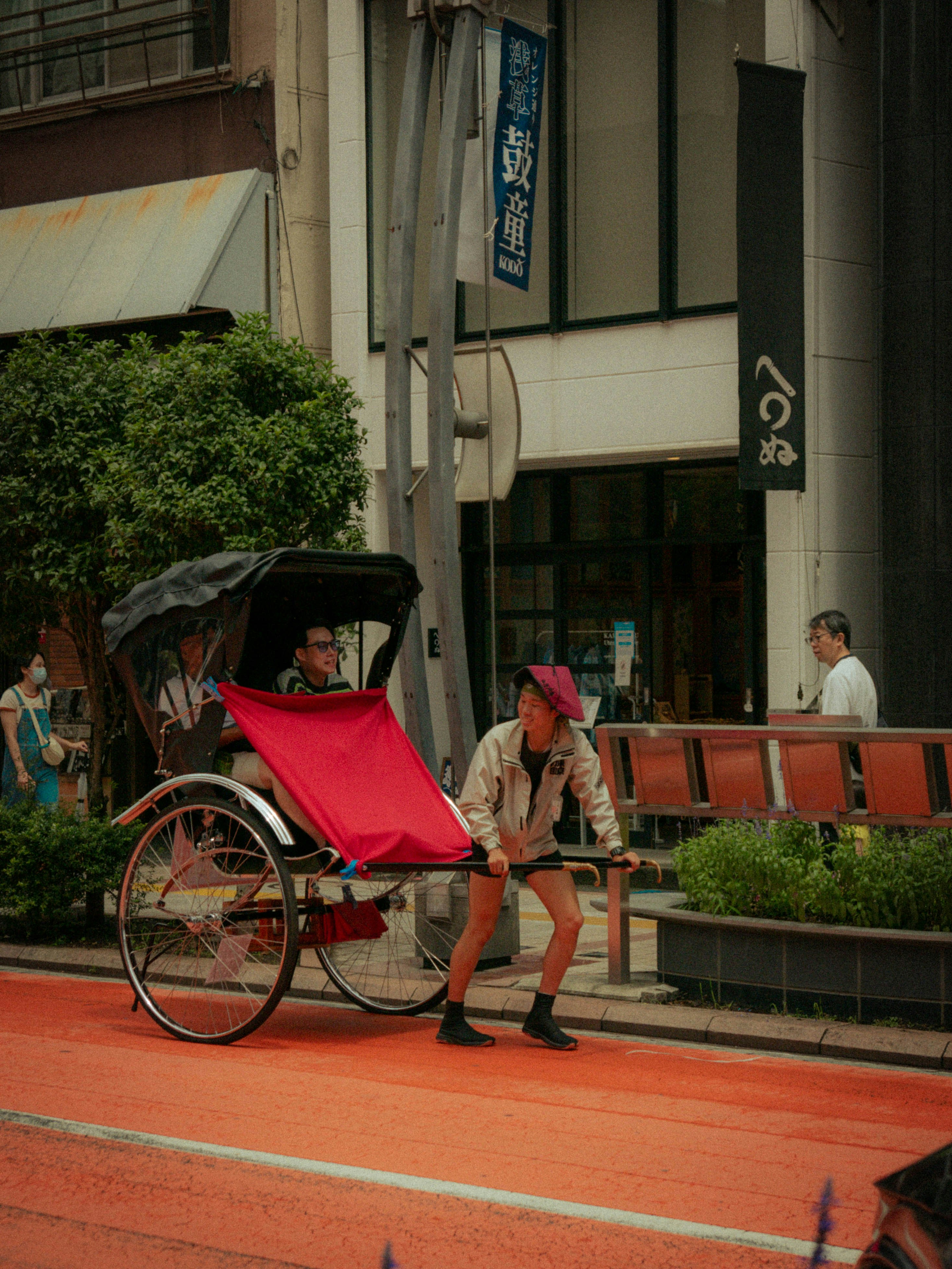 Rickshaw Pause on a Red Street