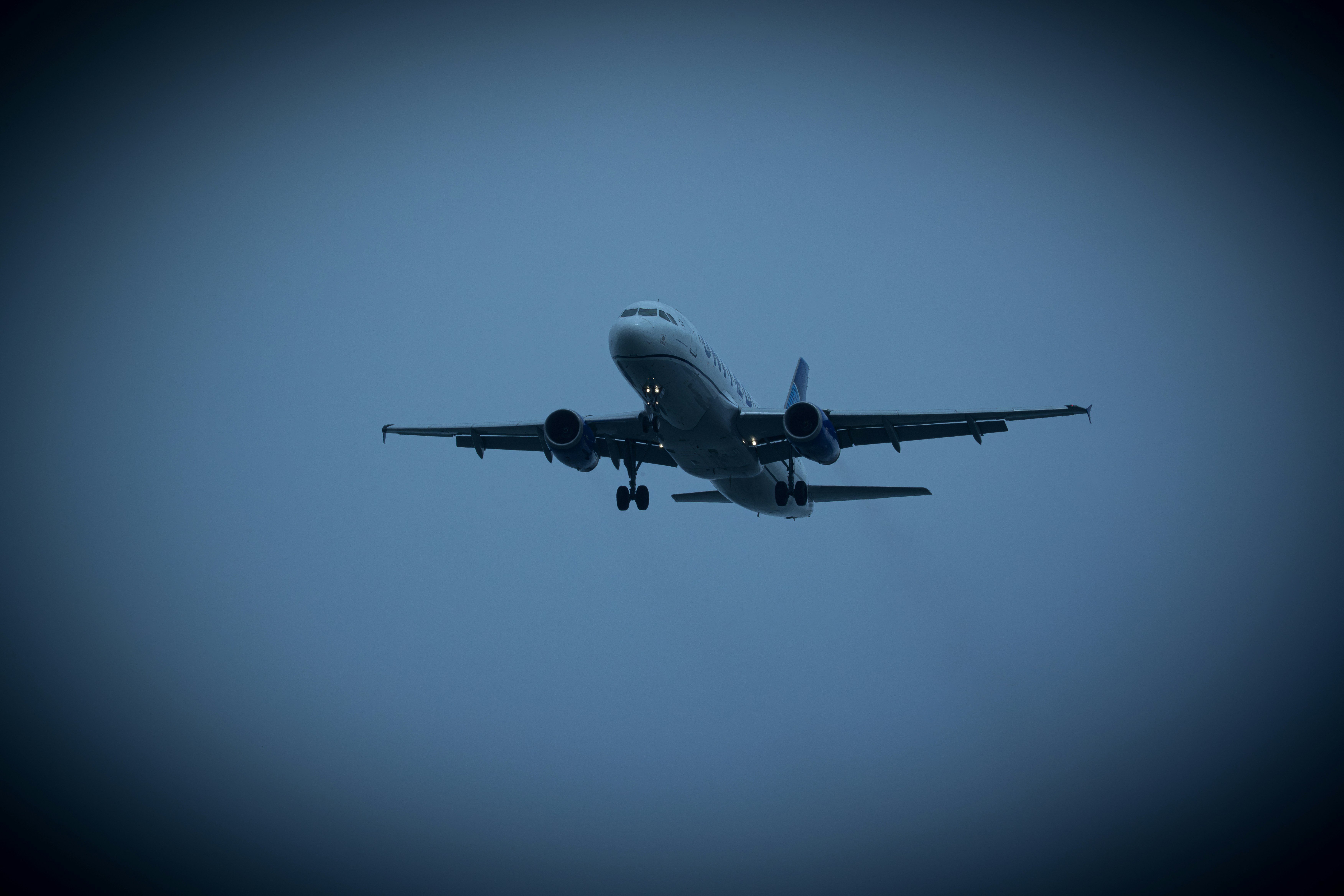 Approaching Gate: A Narrow-Field Descent of a Narrow-Body