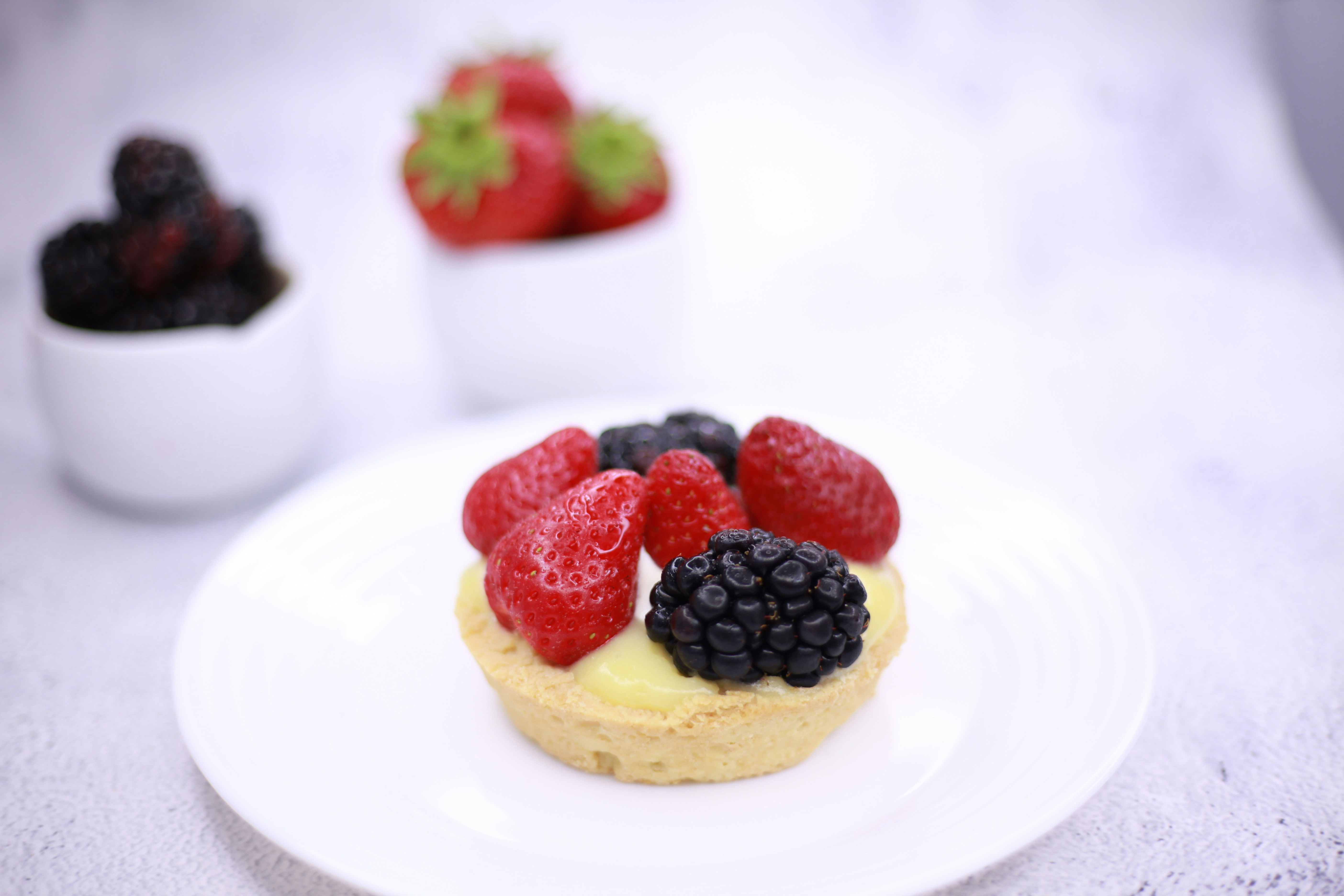 Berry Tart on a White Plate: Freshness in Focus