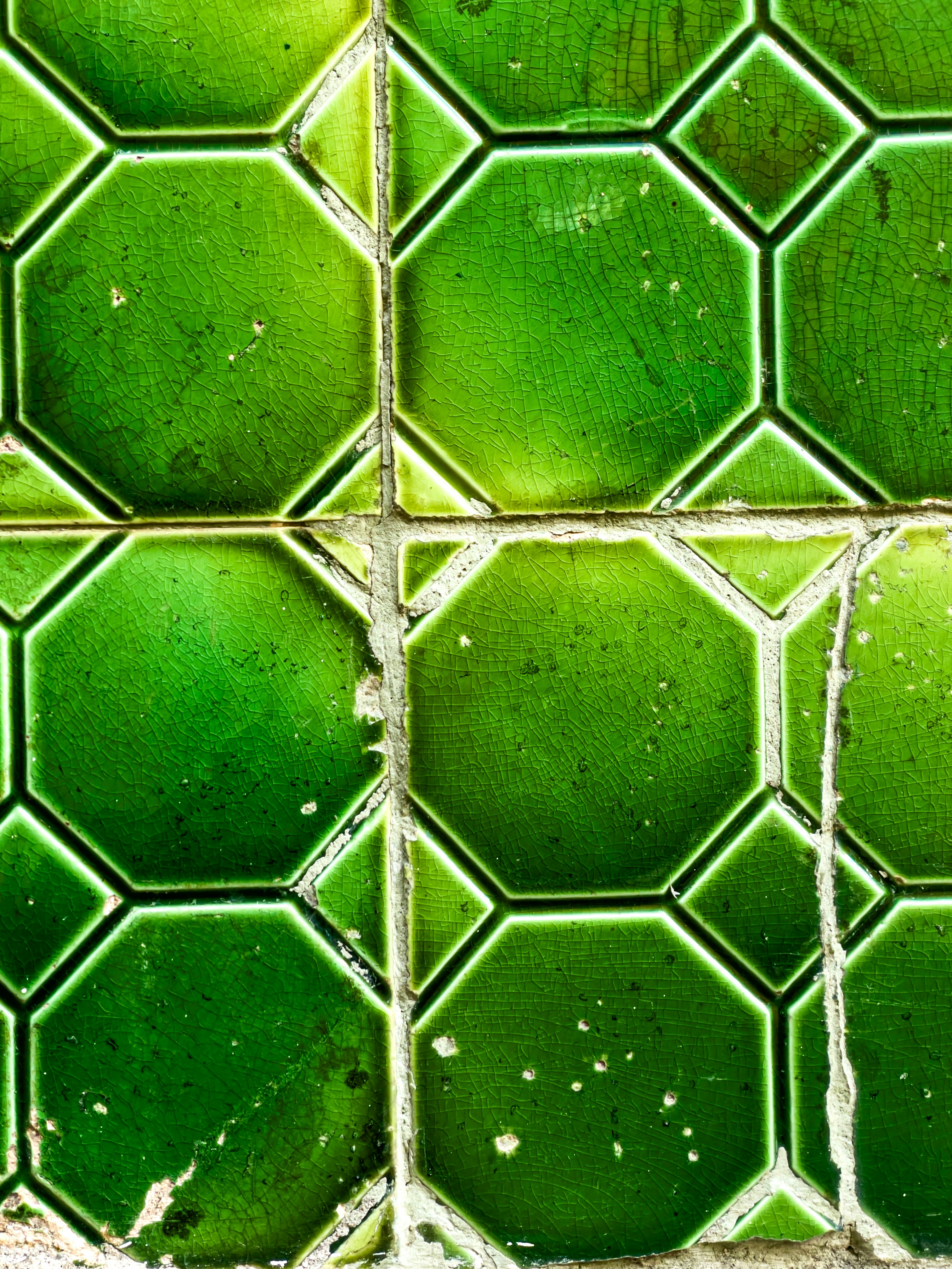 Emerald Hex Tile Mosaic: Fractured Lines Between Bright Panels