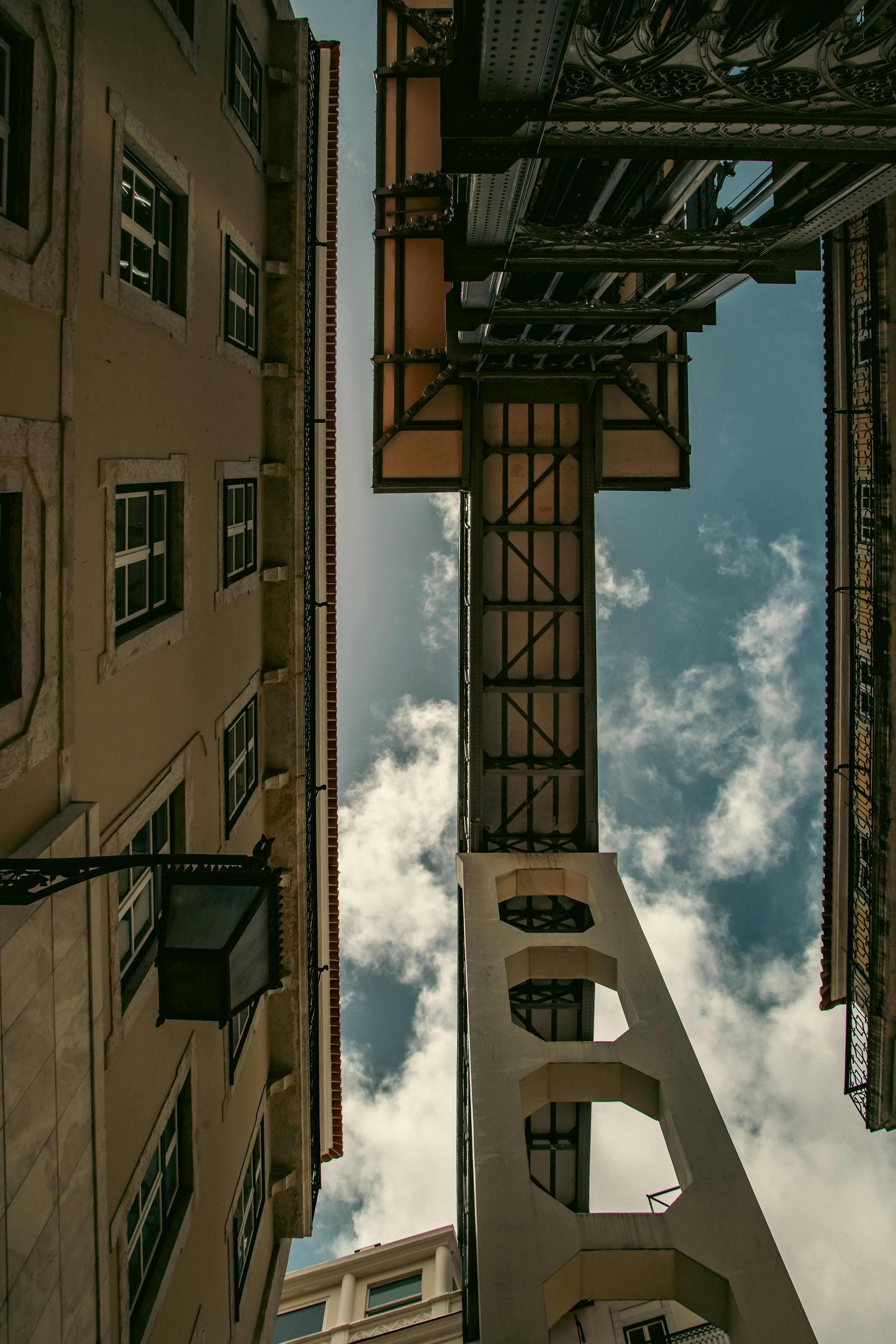 Vertical Sculptures: A Skyward Convergence of Steel and Sky