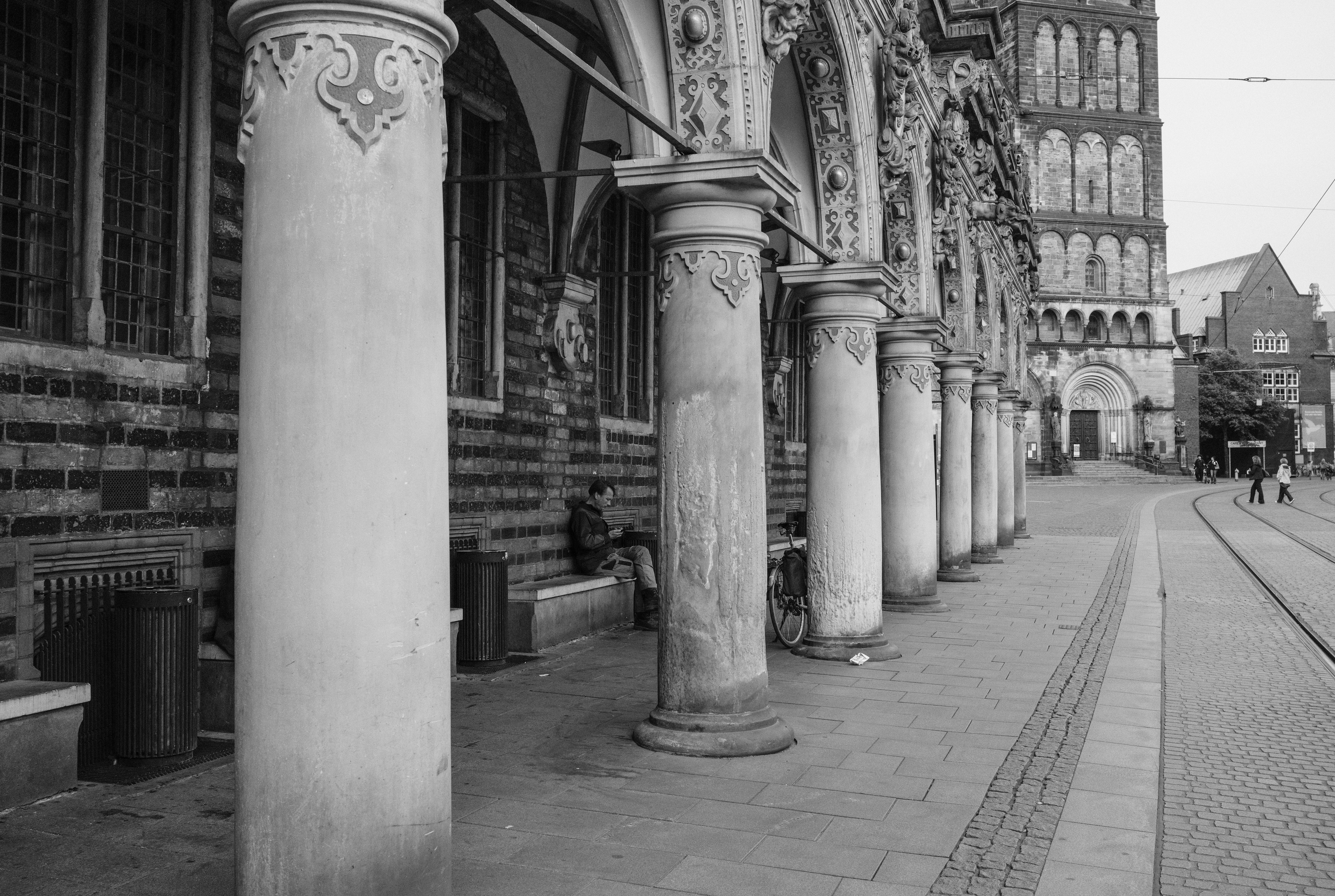 Columns and Courtyard Arcades Lead the Way