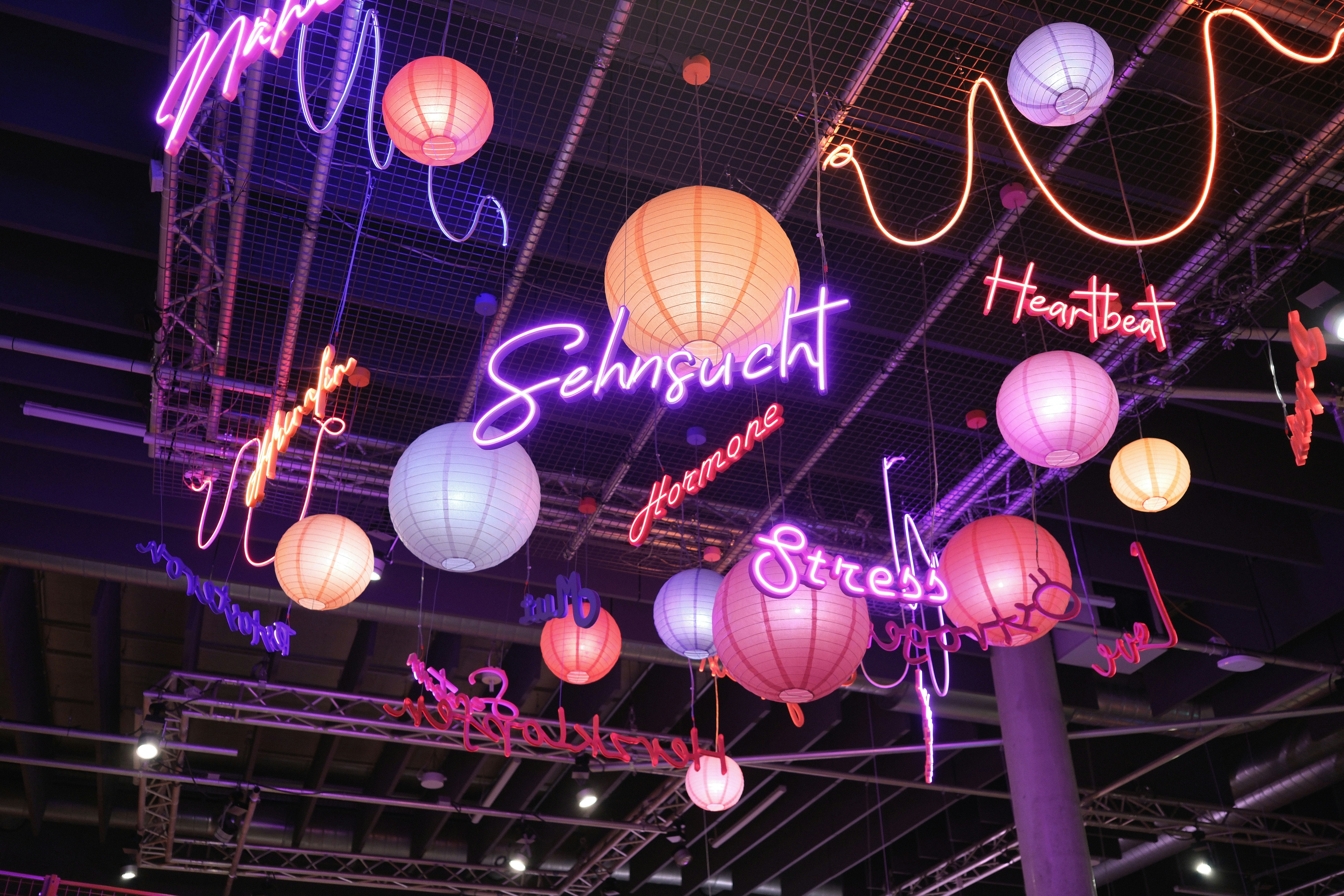Neon wishes: a dreamy ceiling of lanterns and cursive words