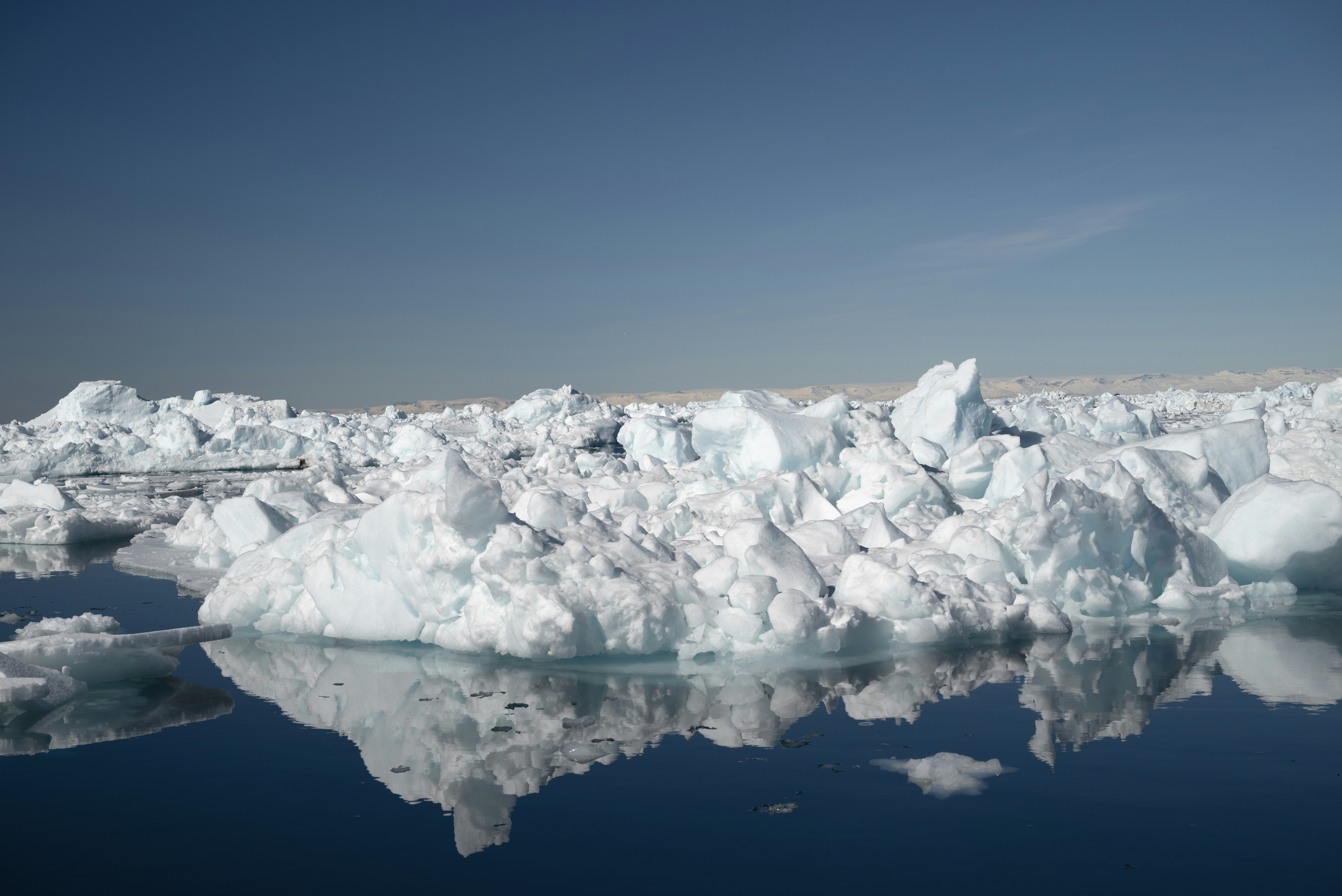 Icebound Horizon: Crystalline Peaks Touched by a Quiet Sea