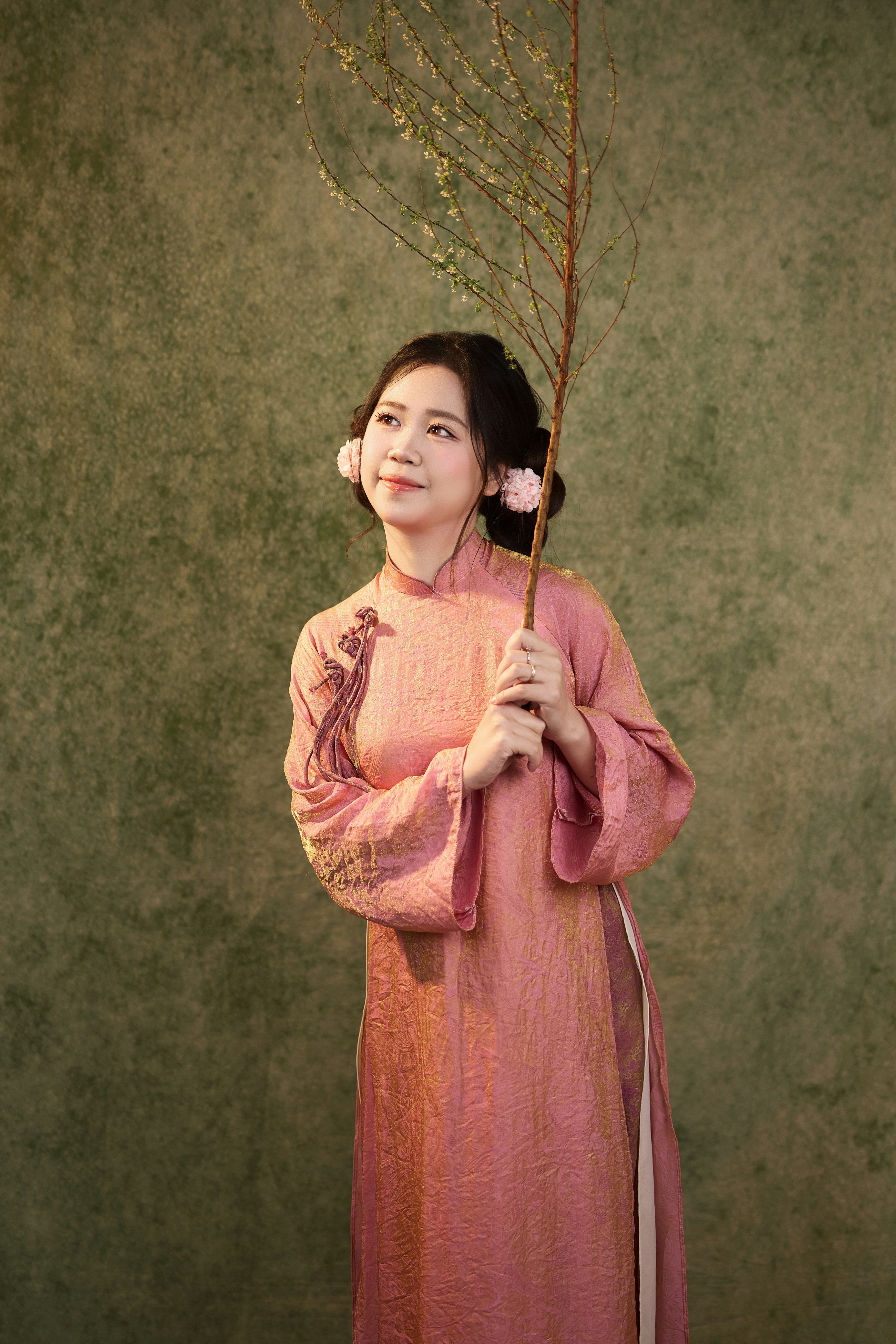 Blossoms and Grace: A Gentle portrait in Traditional Pink