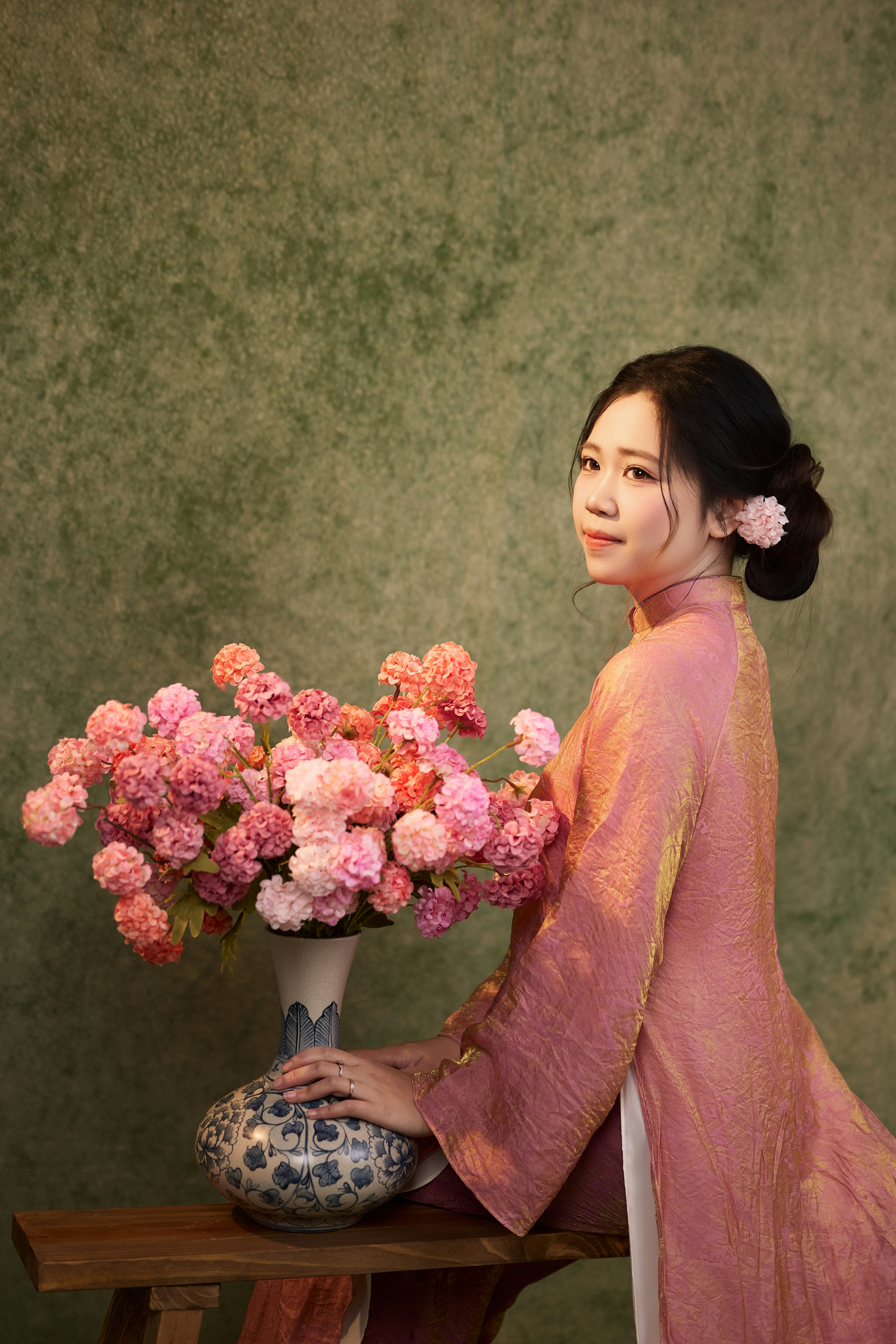 Soft Moonlight in Silk: A Violet Kimono with Hydrangea Poise