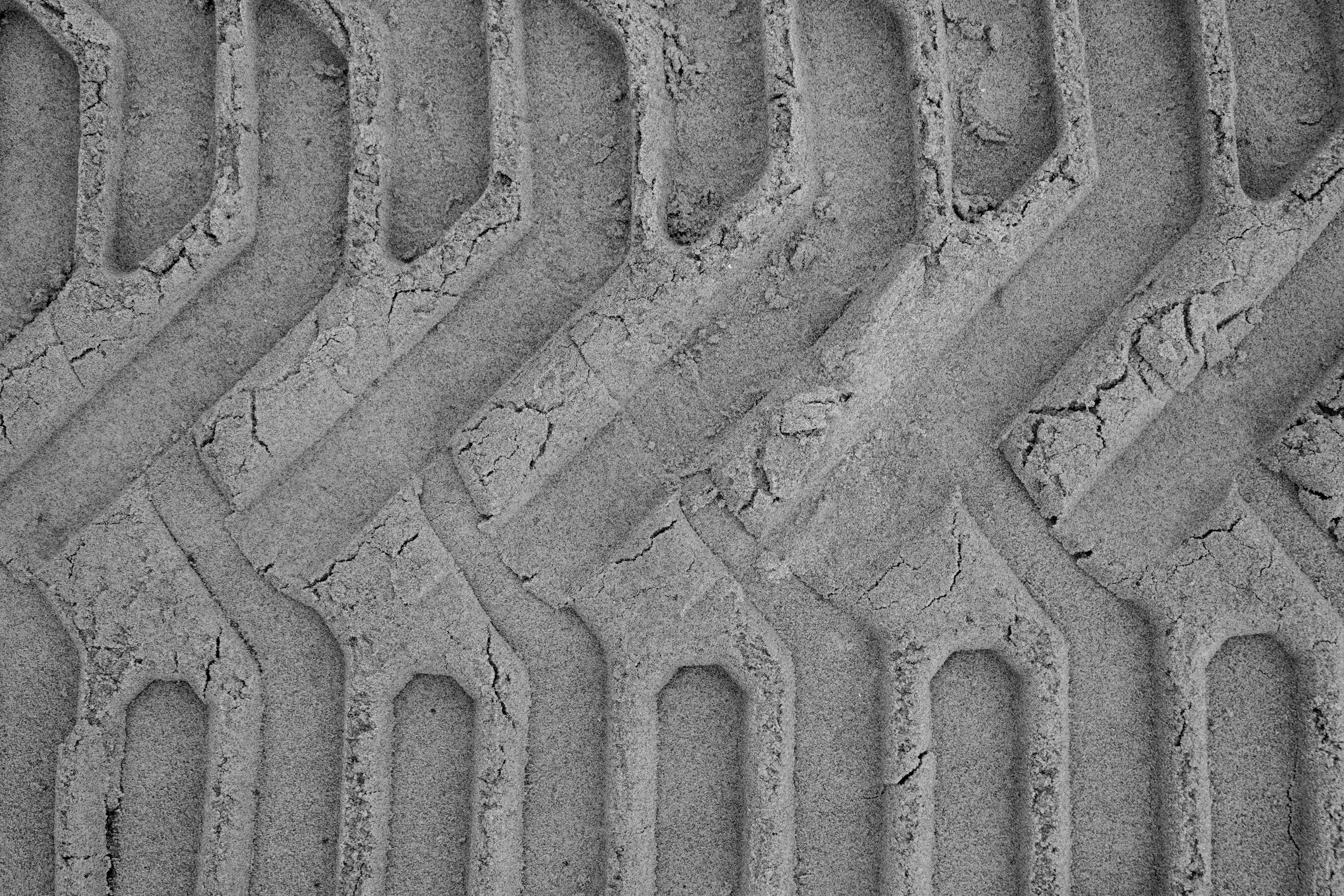 Tread Geometry in Monochrome: Repeating Ridges and Cracks