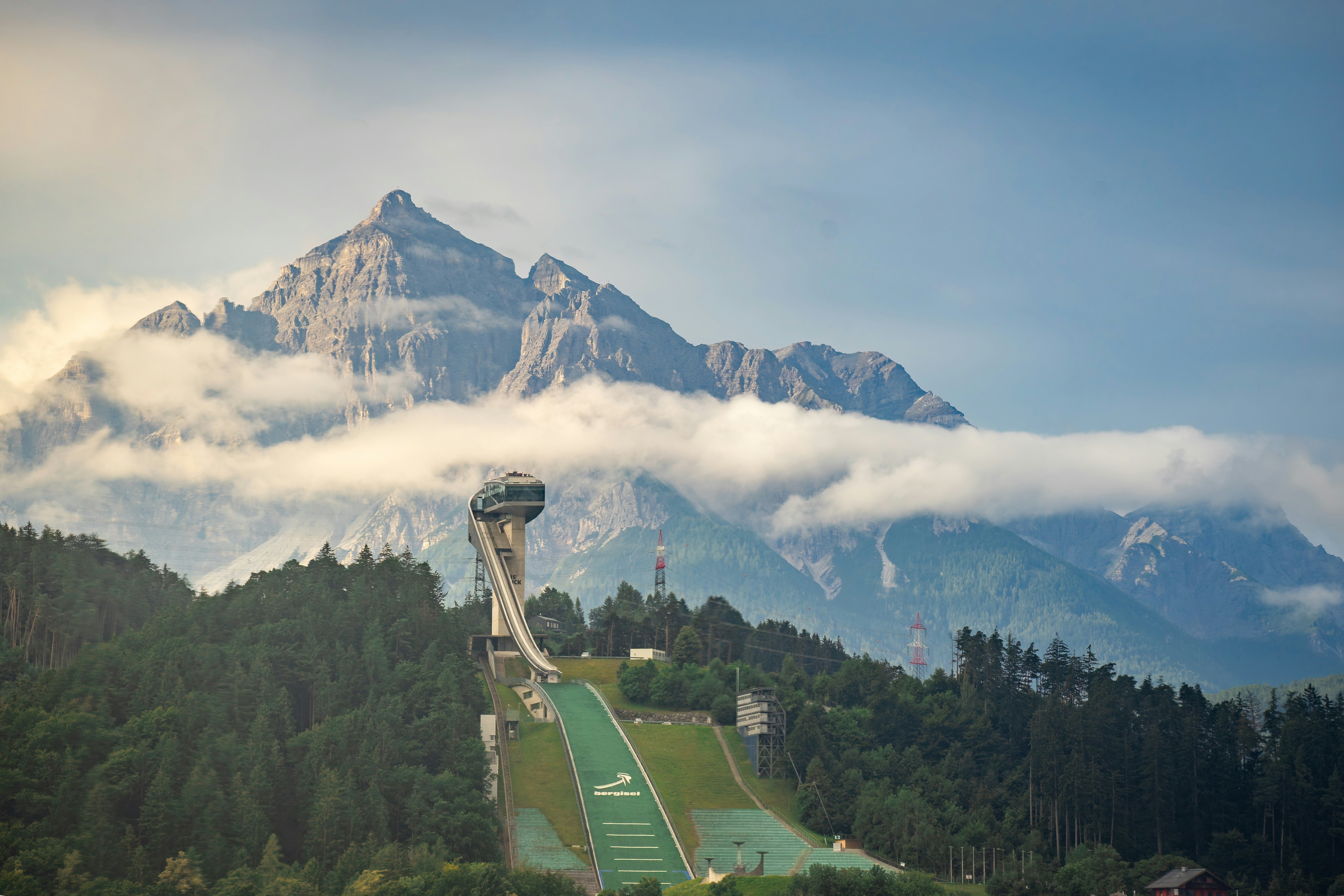 Peak Runoff: A Mountain Legend Over the Sloped Park