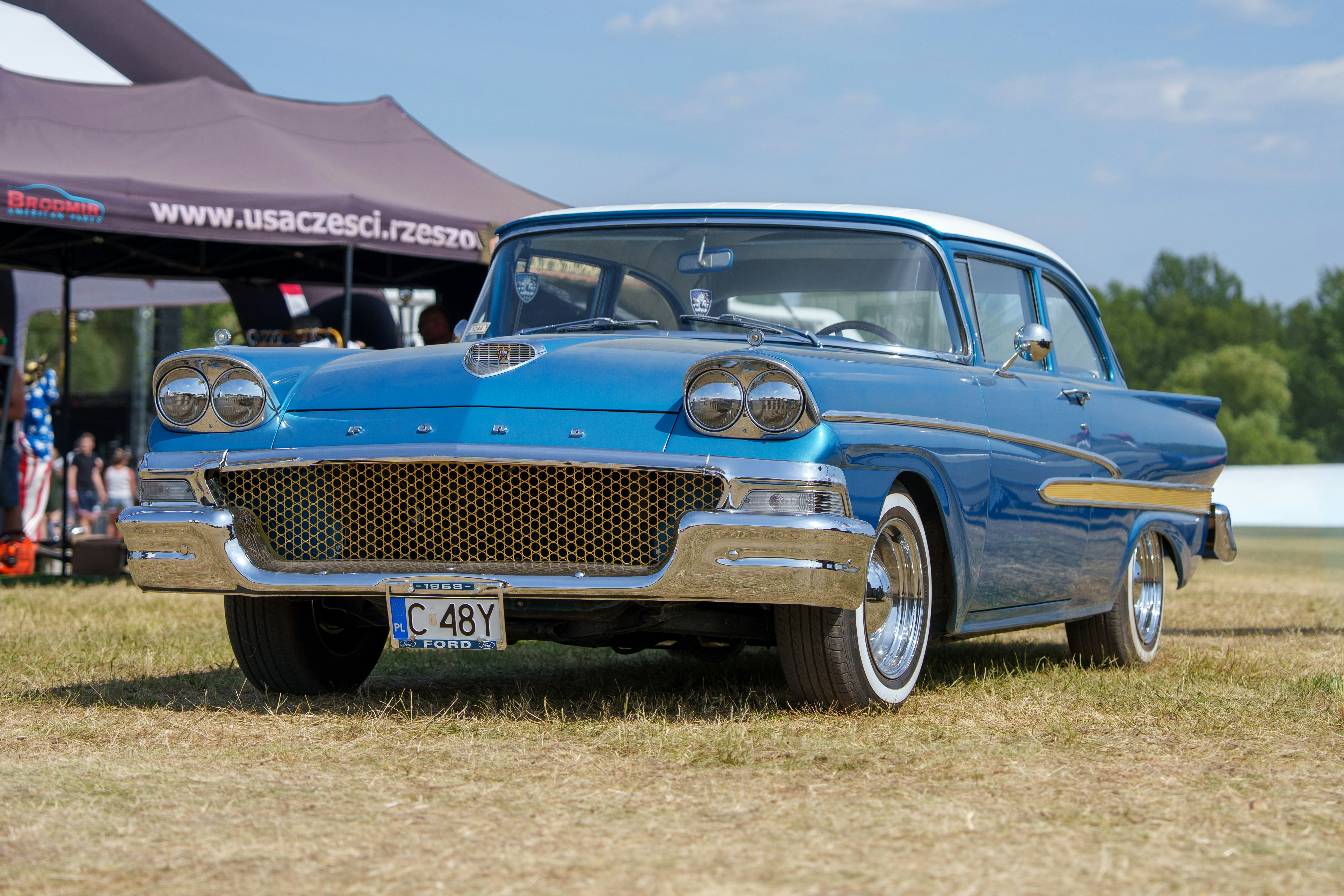 Blue Classic: A Nostalgic Chevy Vintage at the Grass Field Show