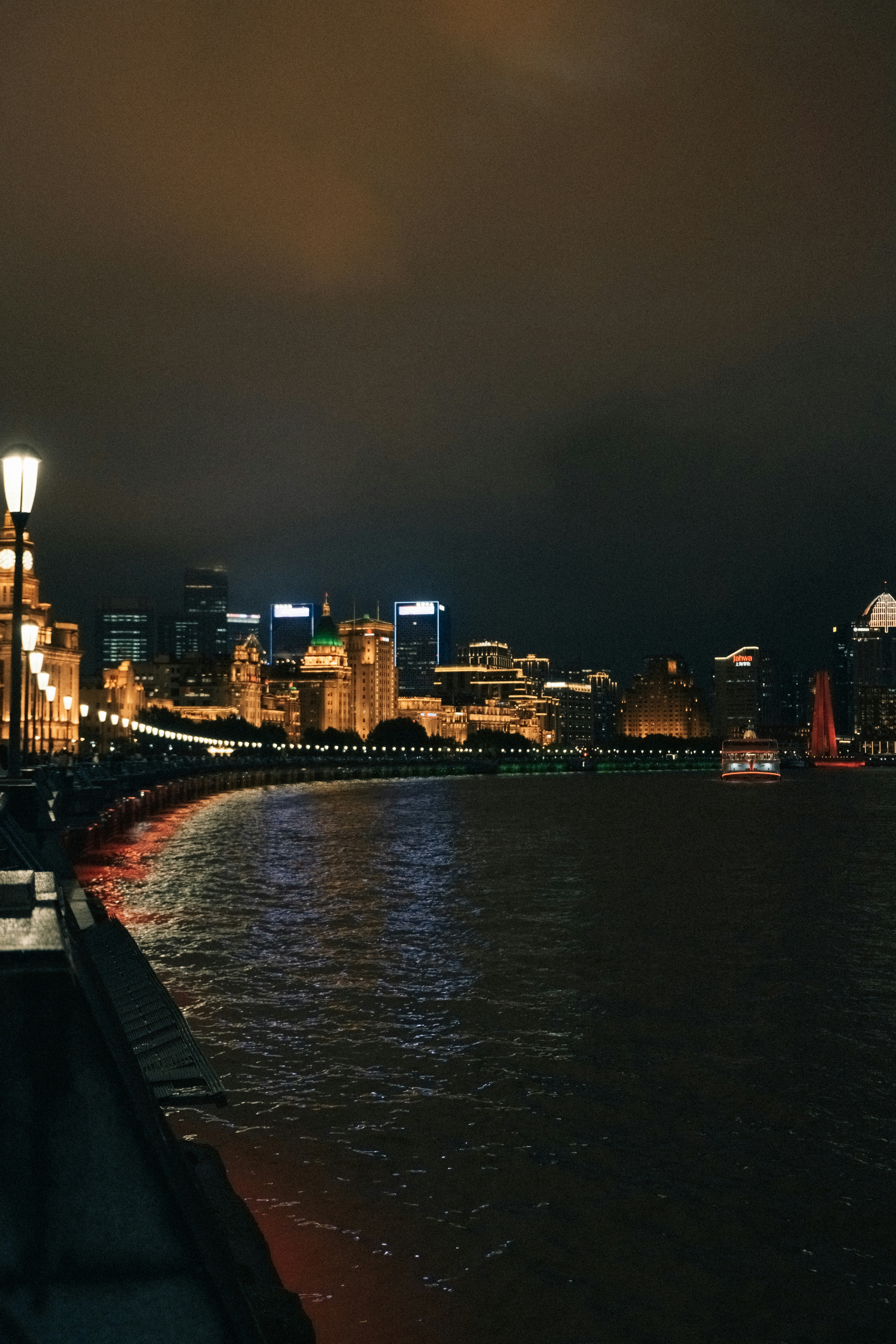 City Lights on the Thames: Nighttime Waterfront Glow