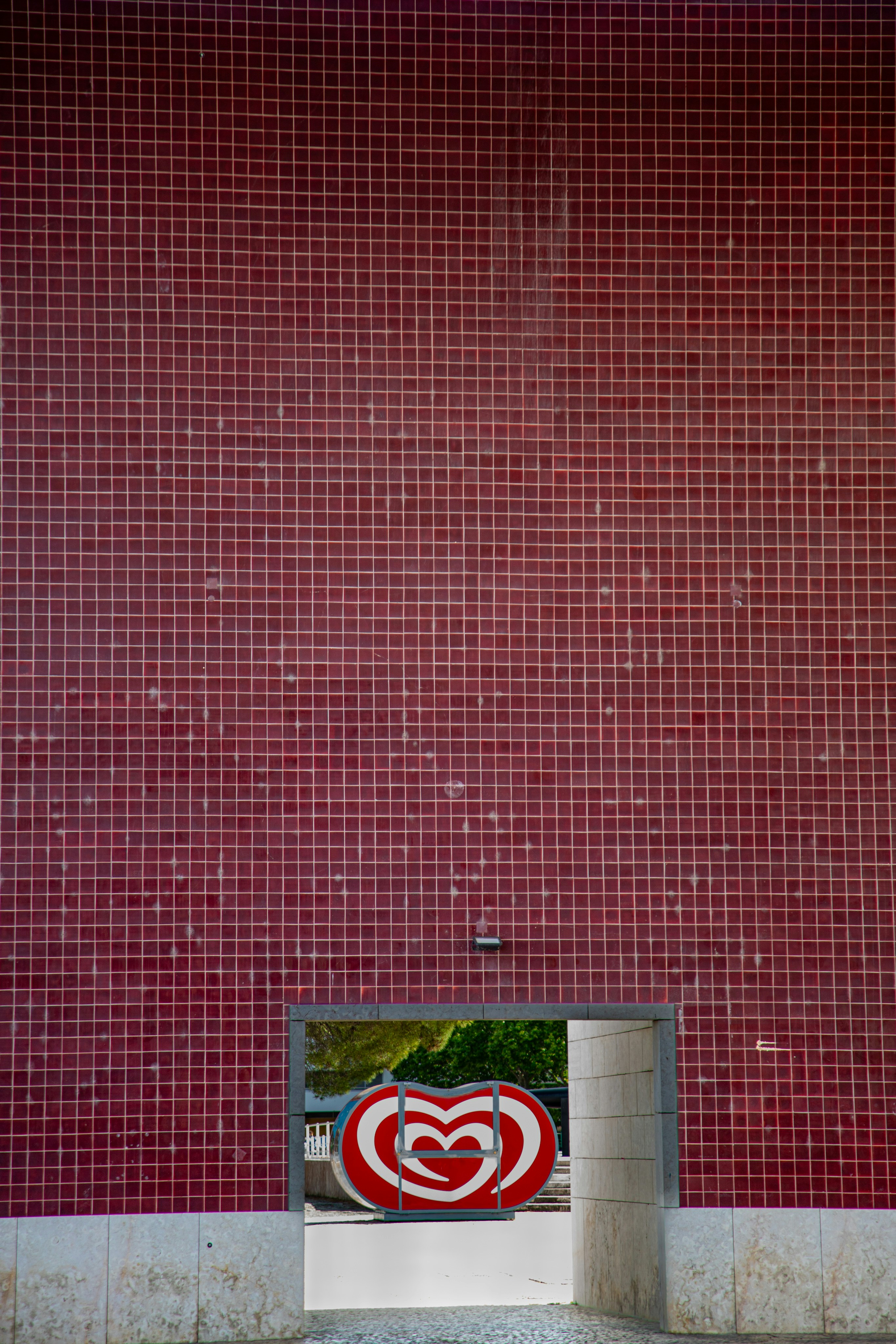 Red Tile Gate: A Framed View to the Heart of a Murid Heart