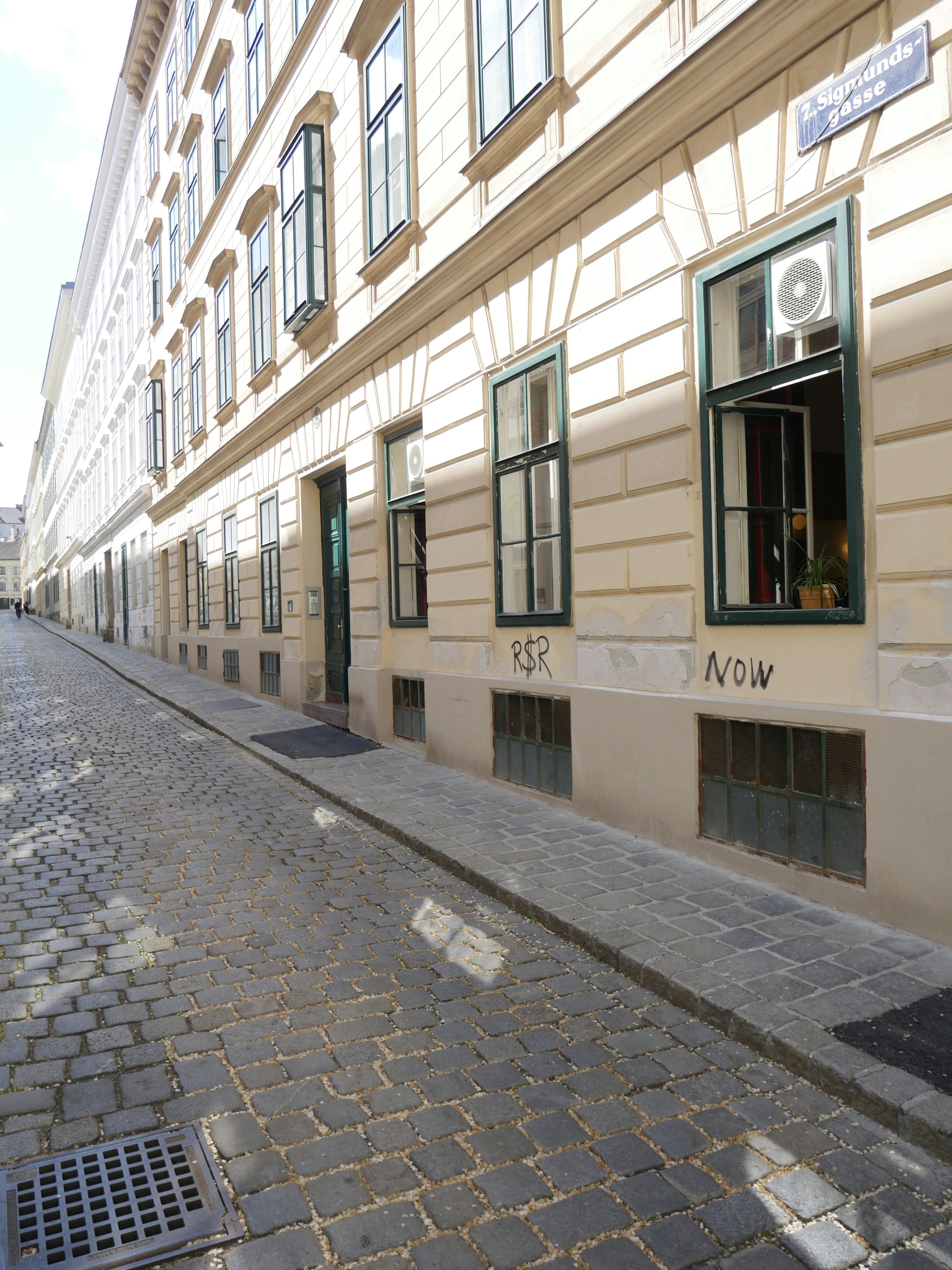 Cobbled Street Framing: A Quiet Copenhagen-Esque Corridor